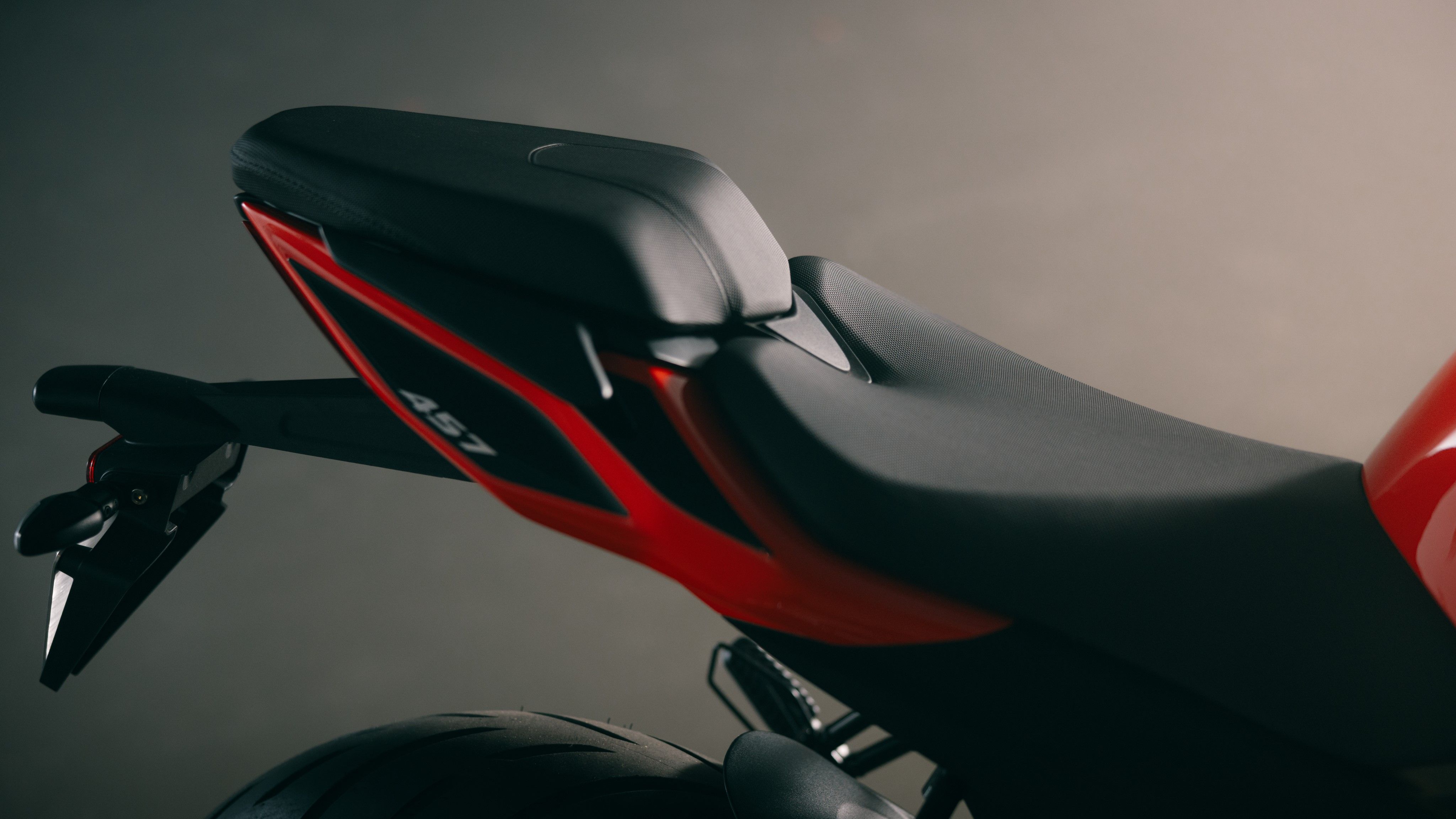 10 Reasons To Buy The Aprilia Tuono 457 Over The KTM 390 Duke