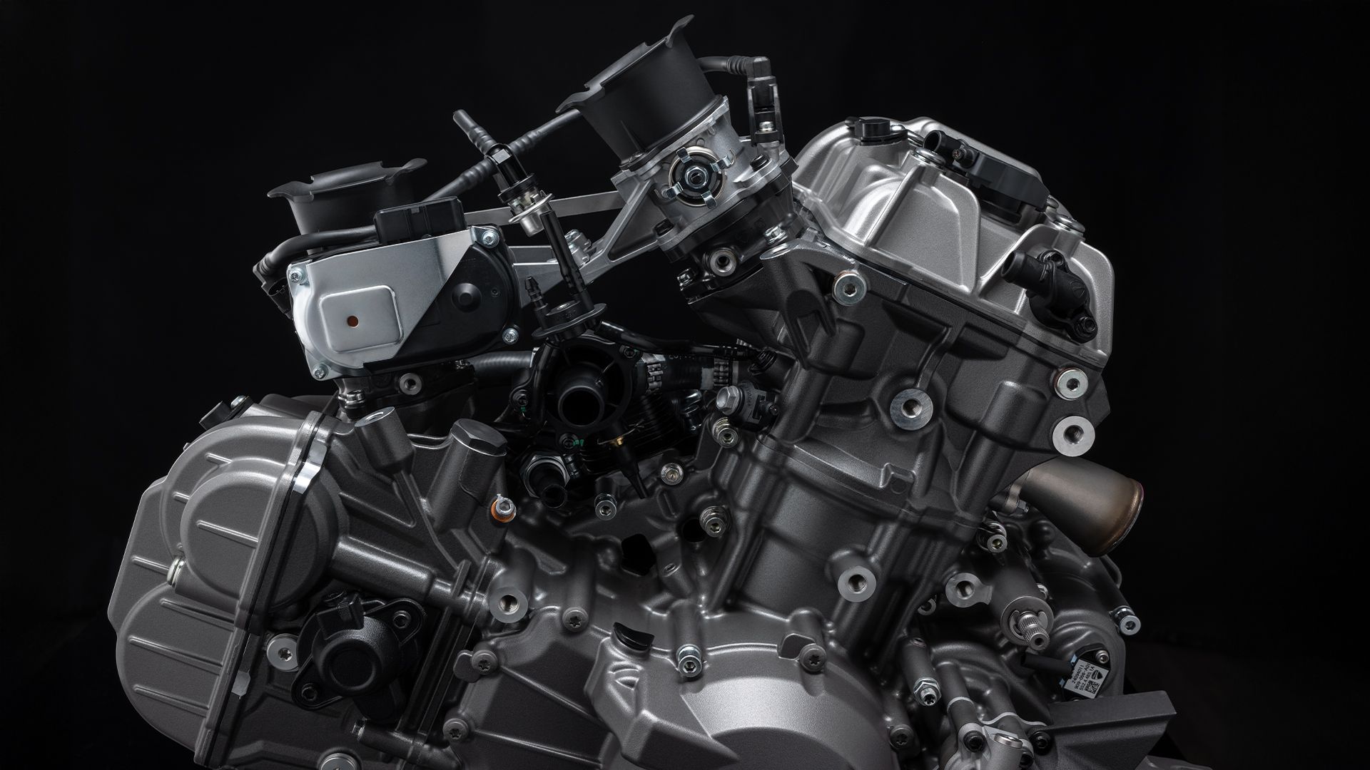 10 Reasons We'd Pick The New Ducati Panigale V2 Over The Yamaha R9