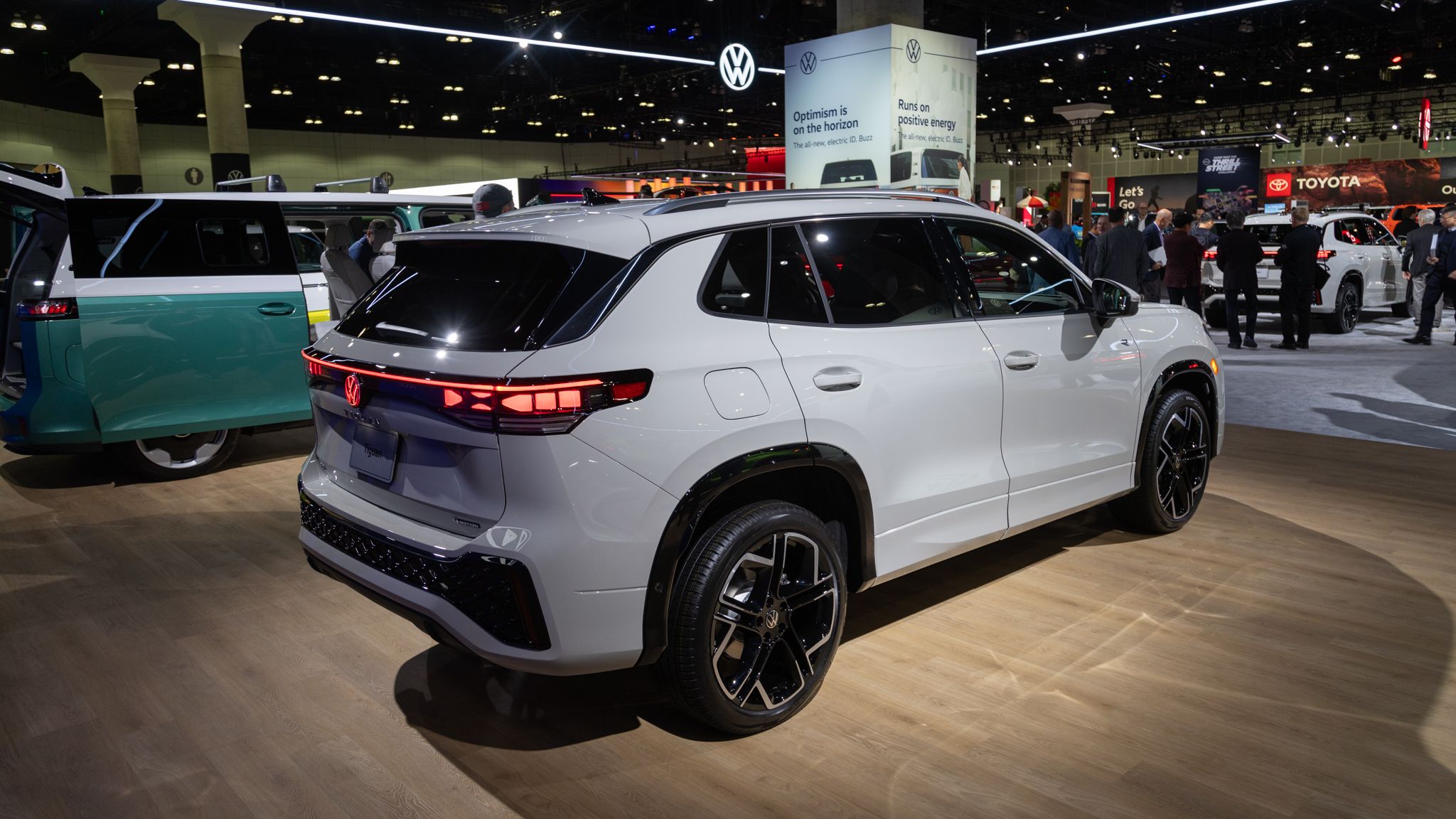 2025 Volkswagen Tiguan Interior And Exterior Picture Gallery