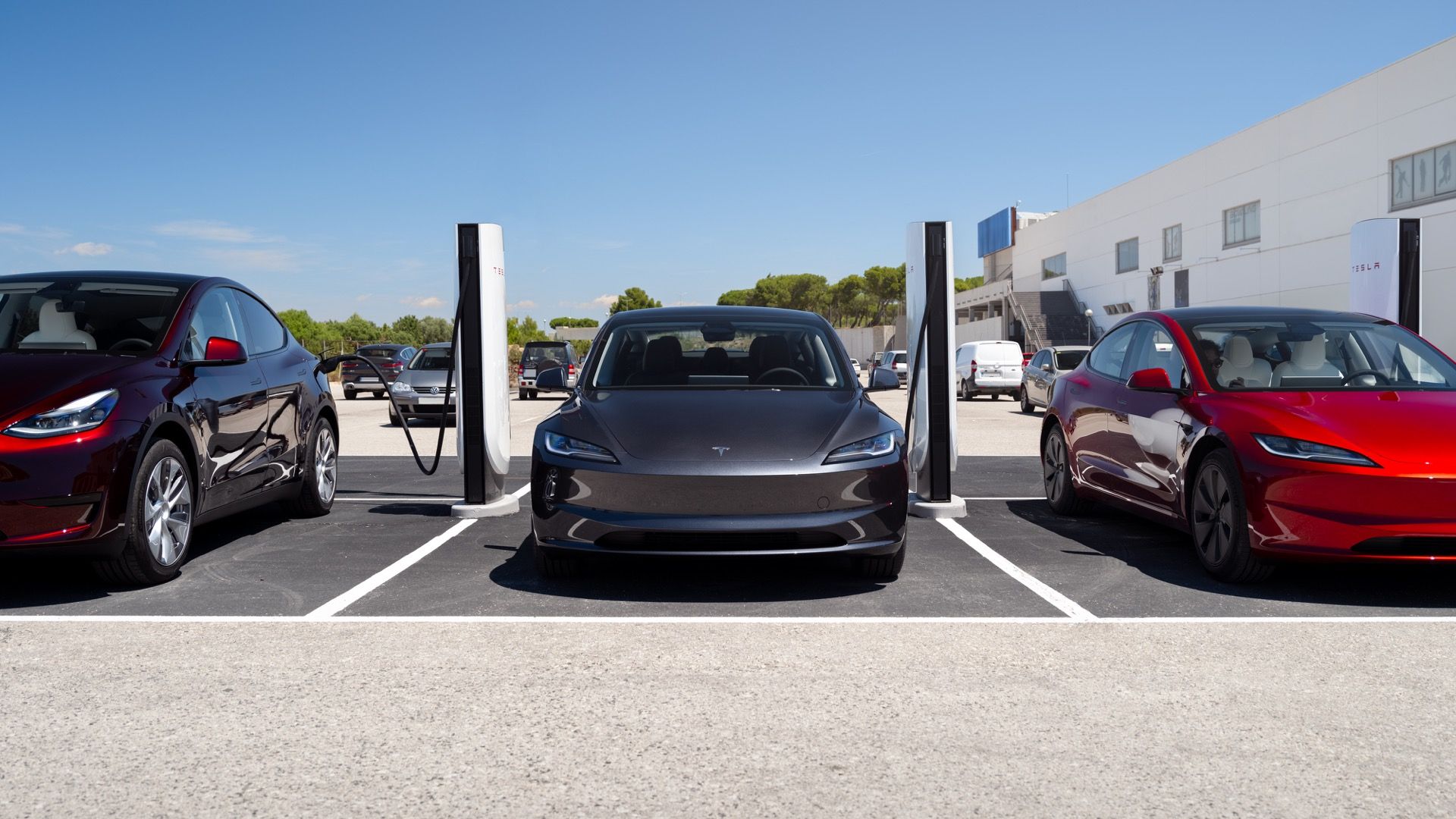 Tesla Quietly Removes Cybertruck's Range Extender Option