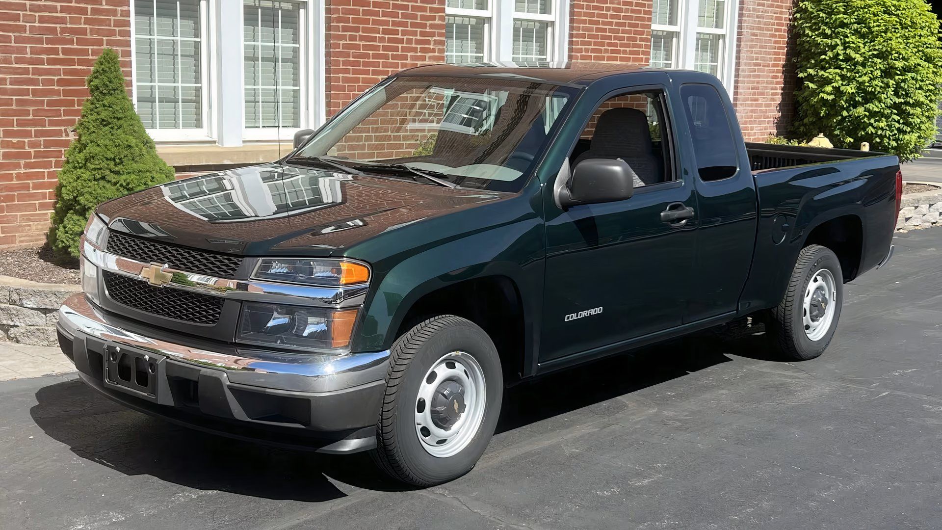 10 Trucks Built In The 2000s That Are Still Great For Heavy-Duty Work