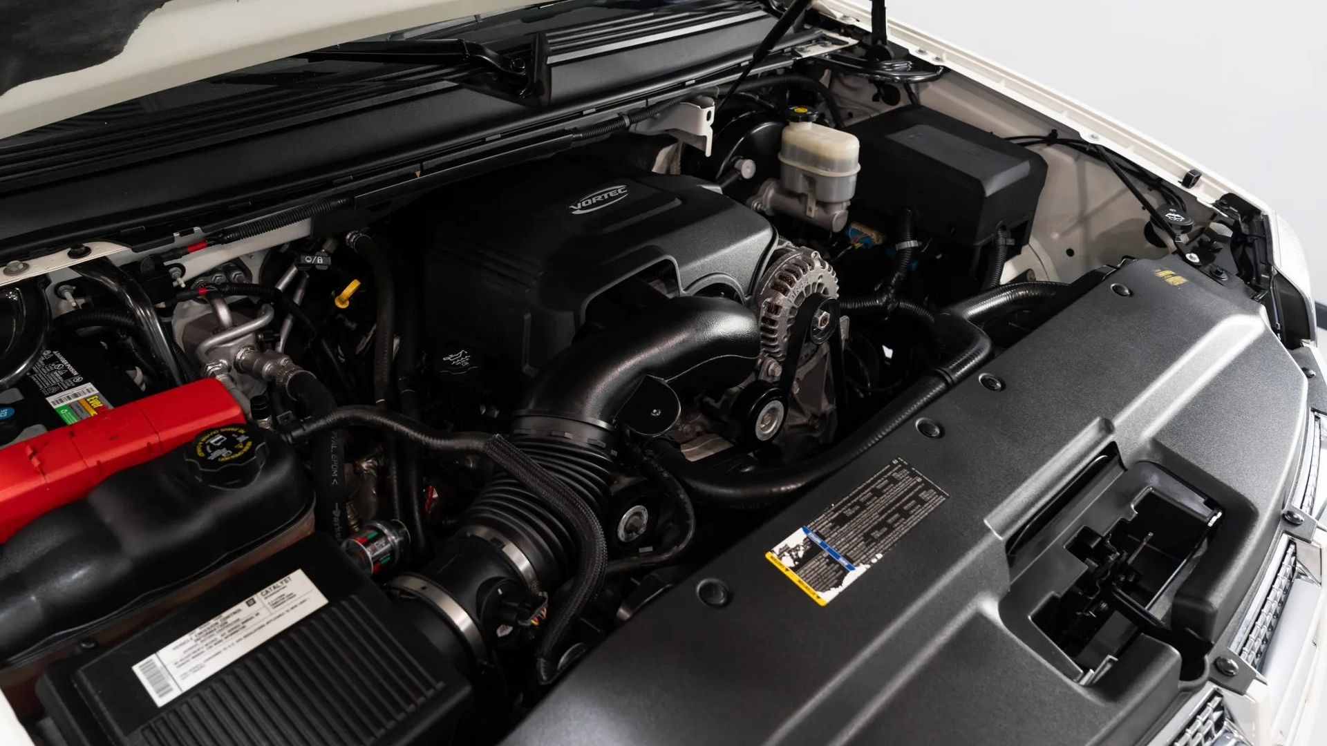 10 Forgotten V8 Engines That Deserve a Second Look
