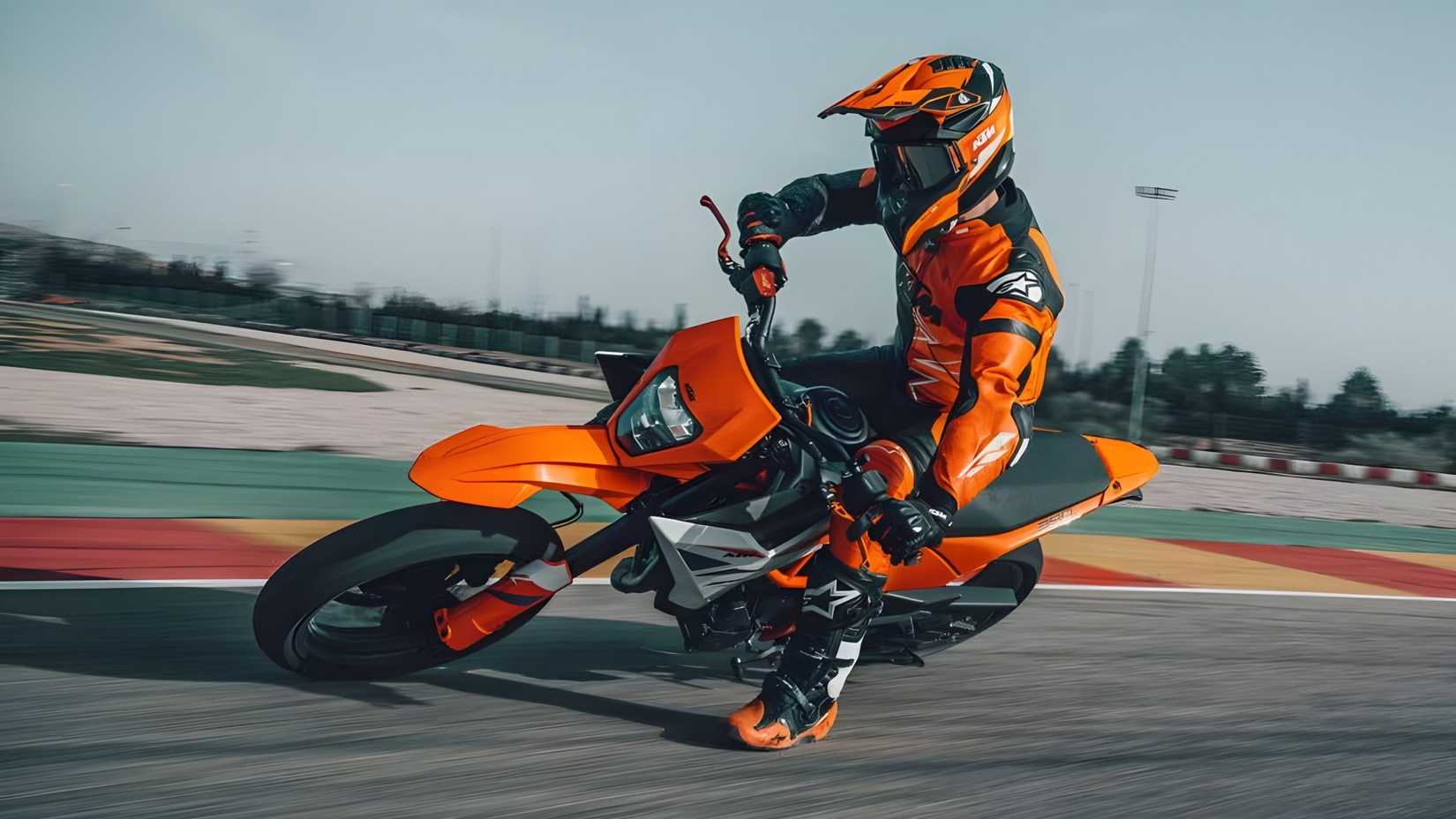 10 Reasons The New KTM 390 SMC R Is Better Than The Suzuki DRZ-4SM