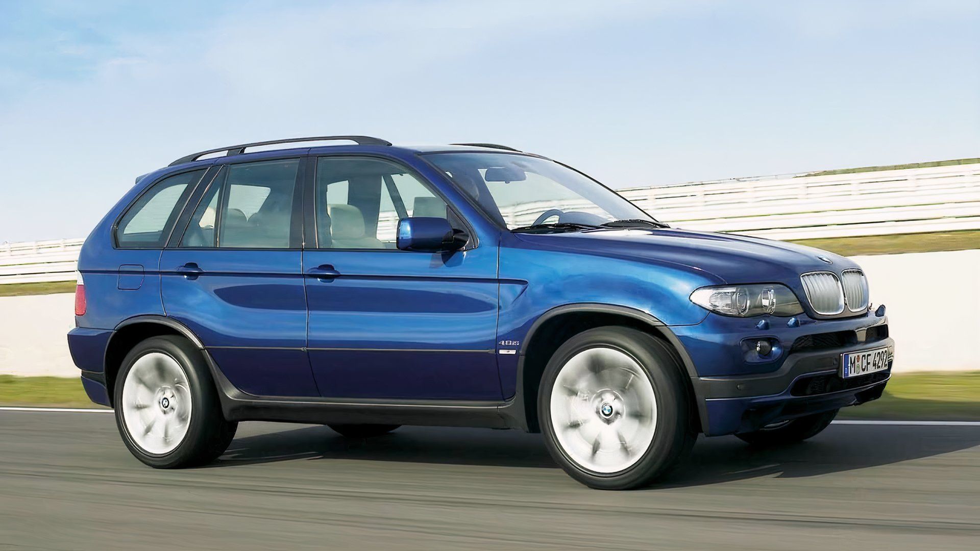 10 SUVs From The 2000s That Still Deliver On Performance Today