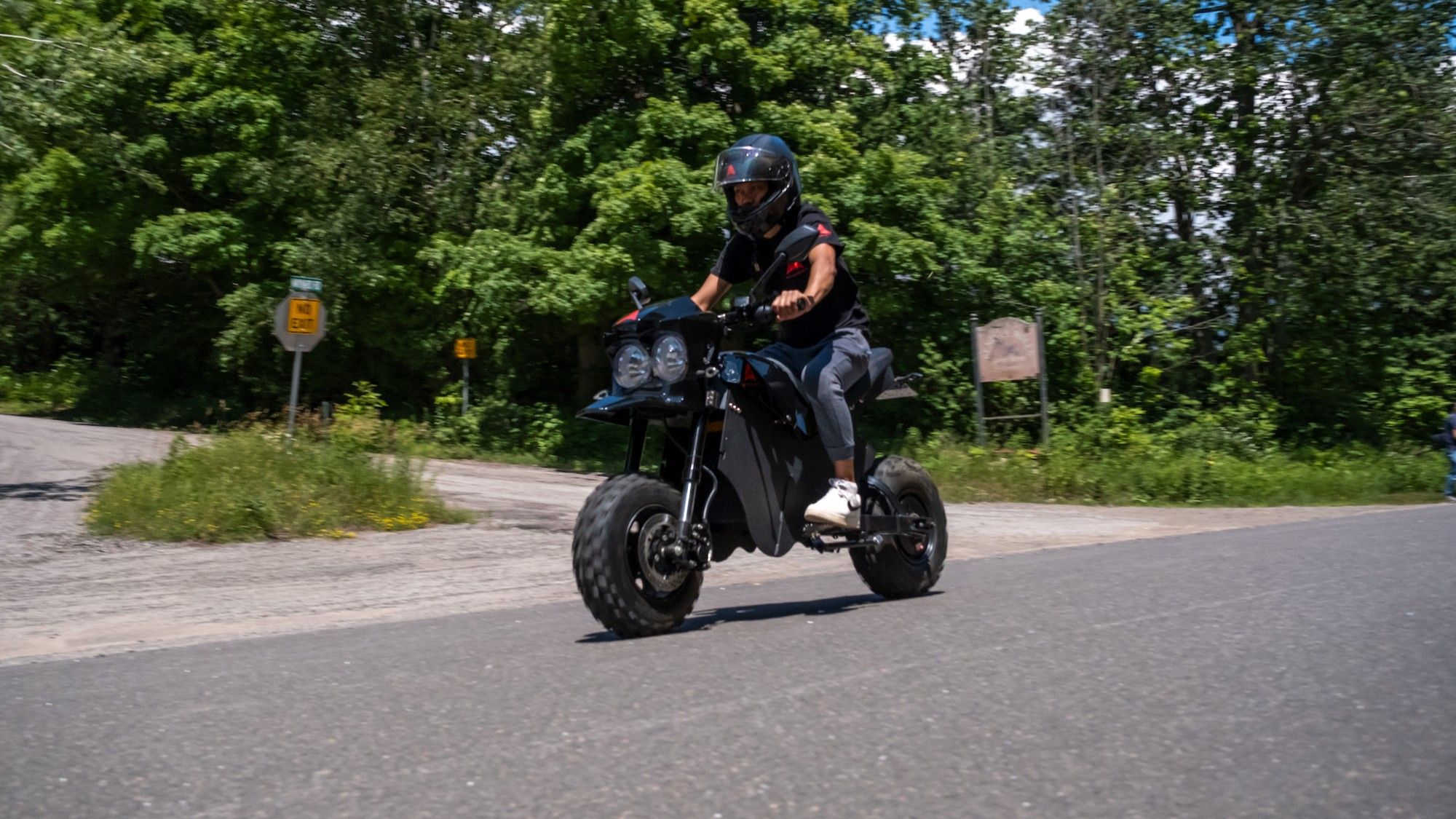 Meet The Avvenir Combat: The Chameleon Of The Electric Motorcycle World