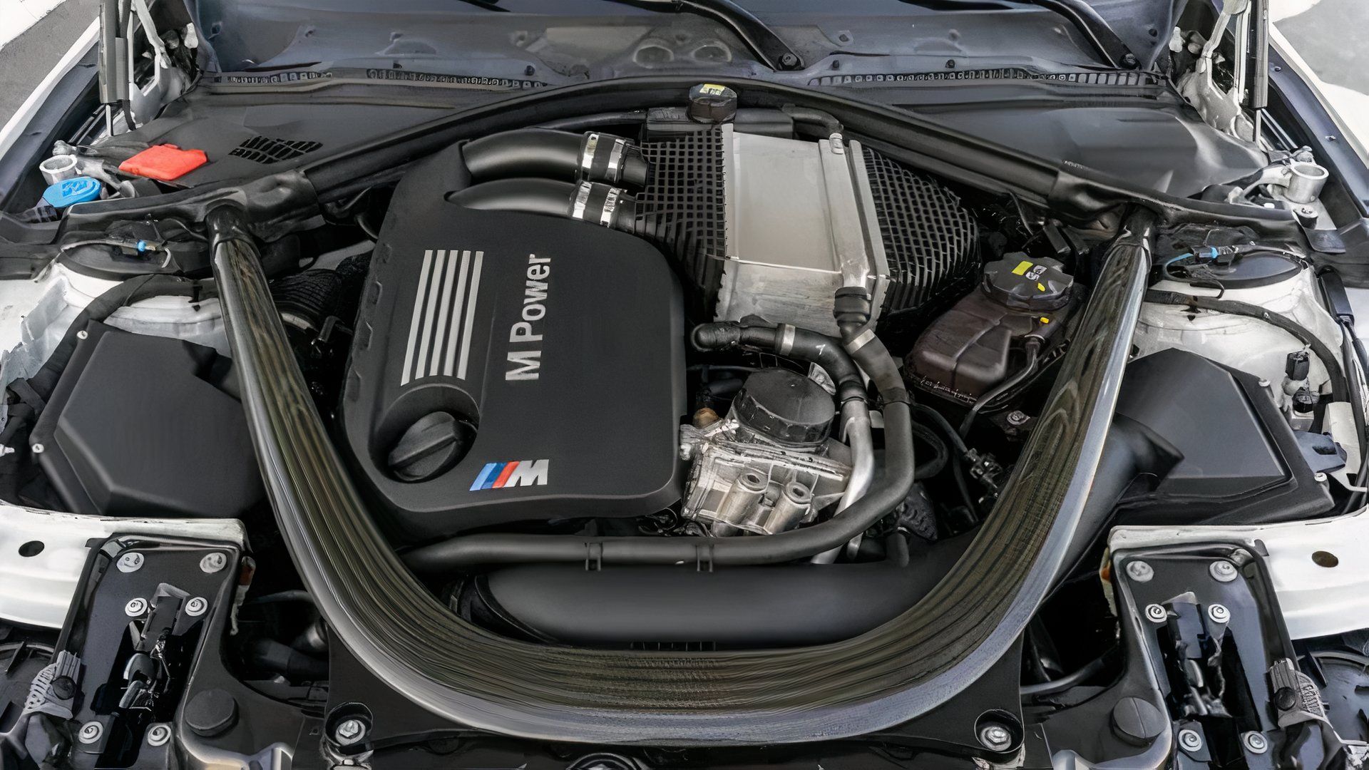 10 Six-Cylinder Engines That Outshine Most V8s In Power And Efficiency