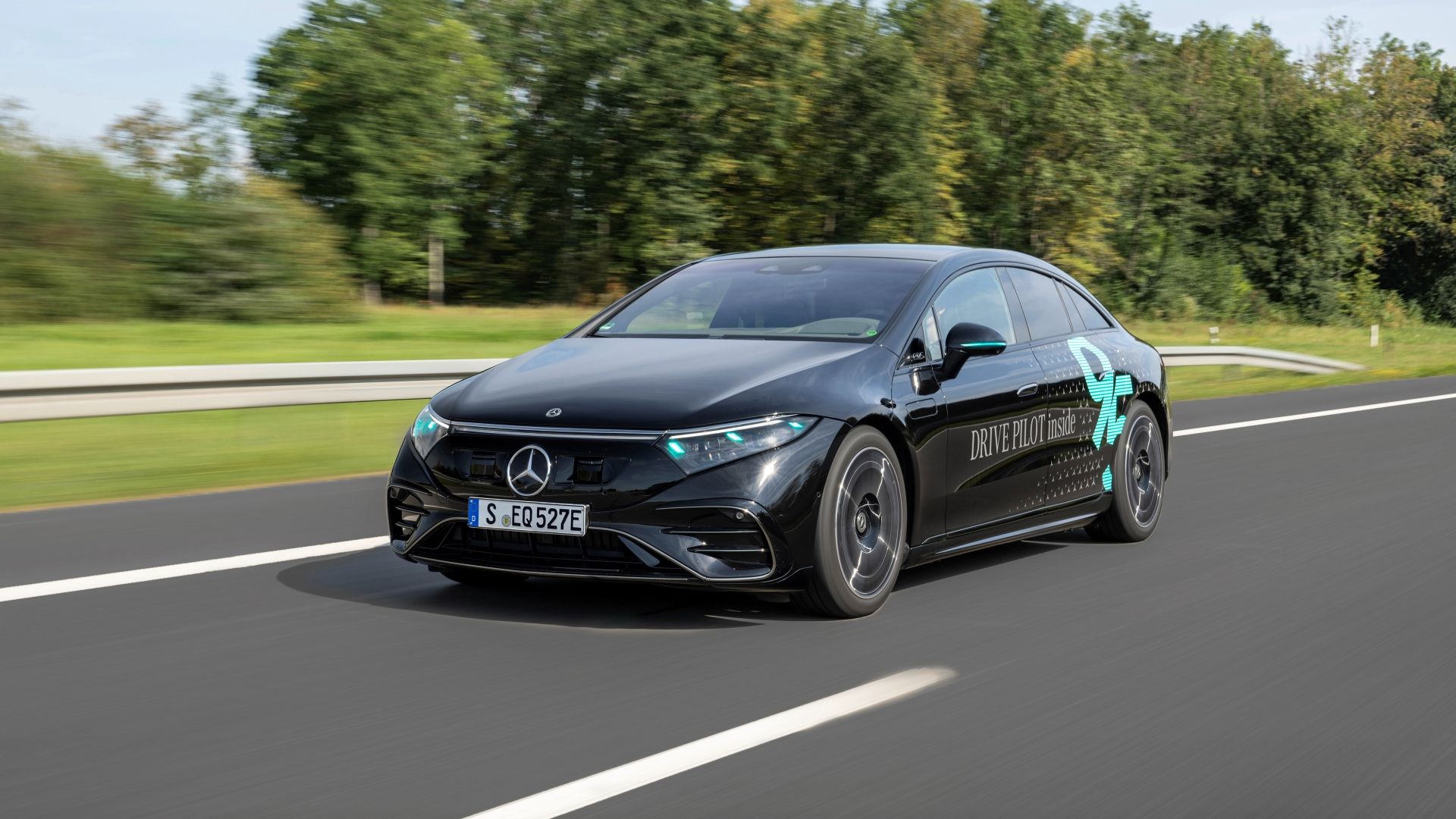 Germany Approves New Turquoise Lights To Identify Self-Driving Mercedes