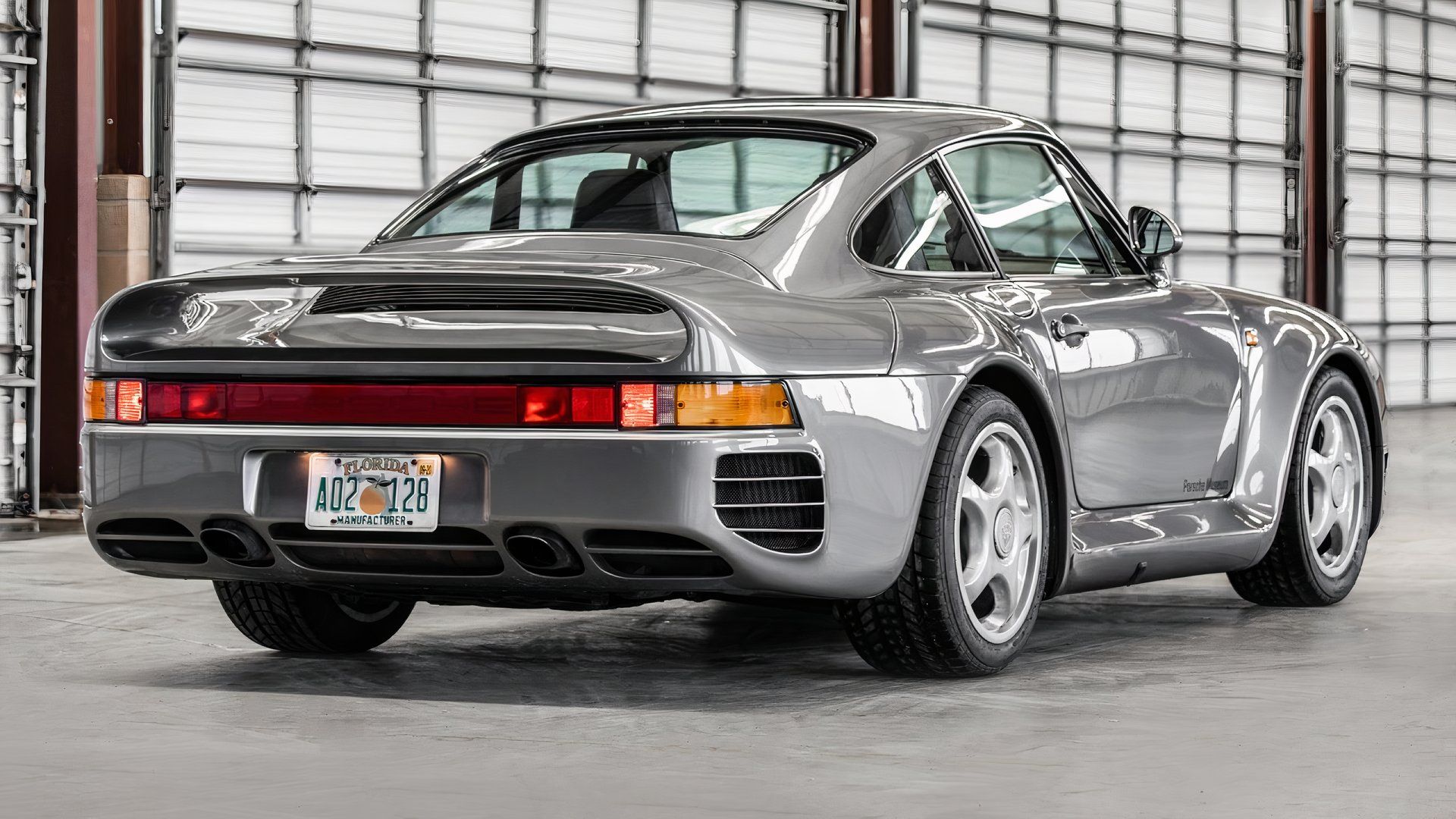 How the Porsche 959 Became The Supercar That Time Can’t Touch