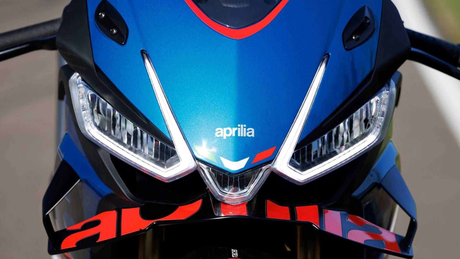 220-HP Aprilia RSV4 Launched In America To Worry The Ducati Panigale