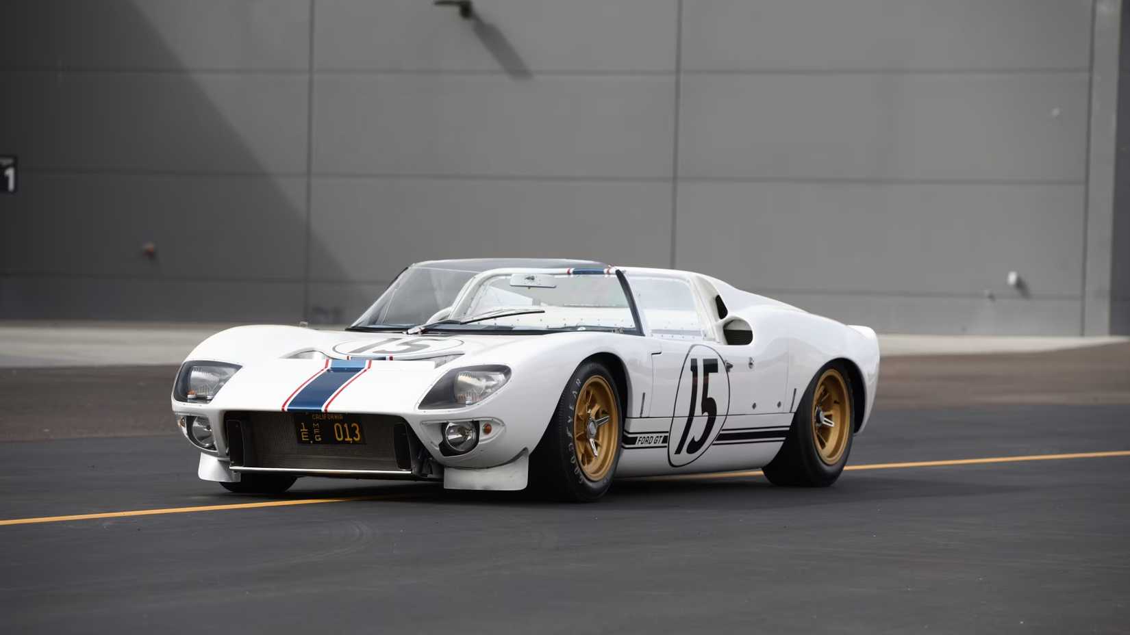 Here's Why The Original Ford GT40 Was A Right-Hand Drive Car