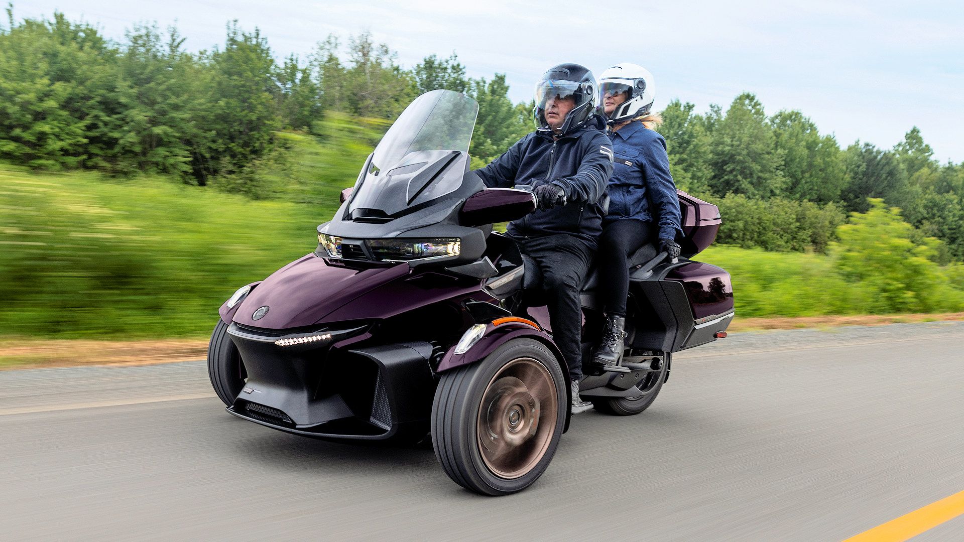 Why The Can-Am Spyder RT Sea-to-Sky Is The Perfect Couples Motorcycle ...