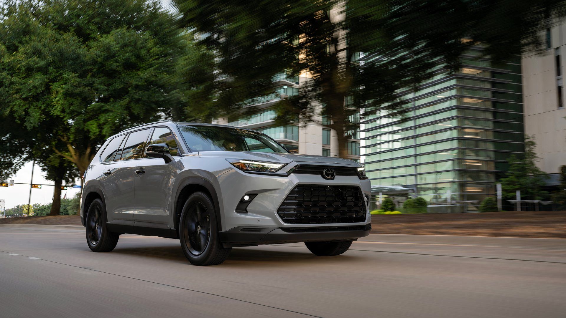 2026 Toyota Grand Highlander Gas Model Proves Families Don't Need EV Pack