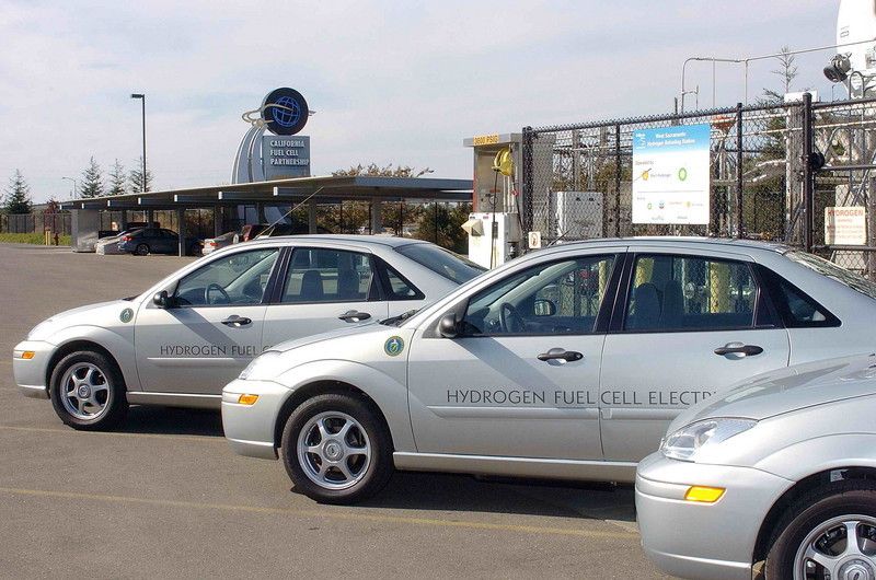 Ford showcases hydrogen Focus fuel cell vehicles in California for ...