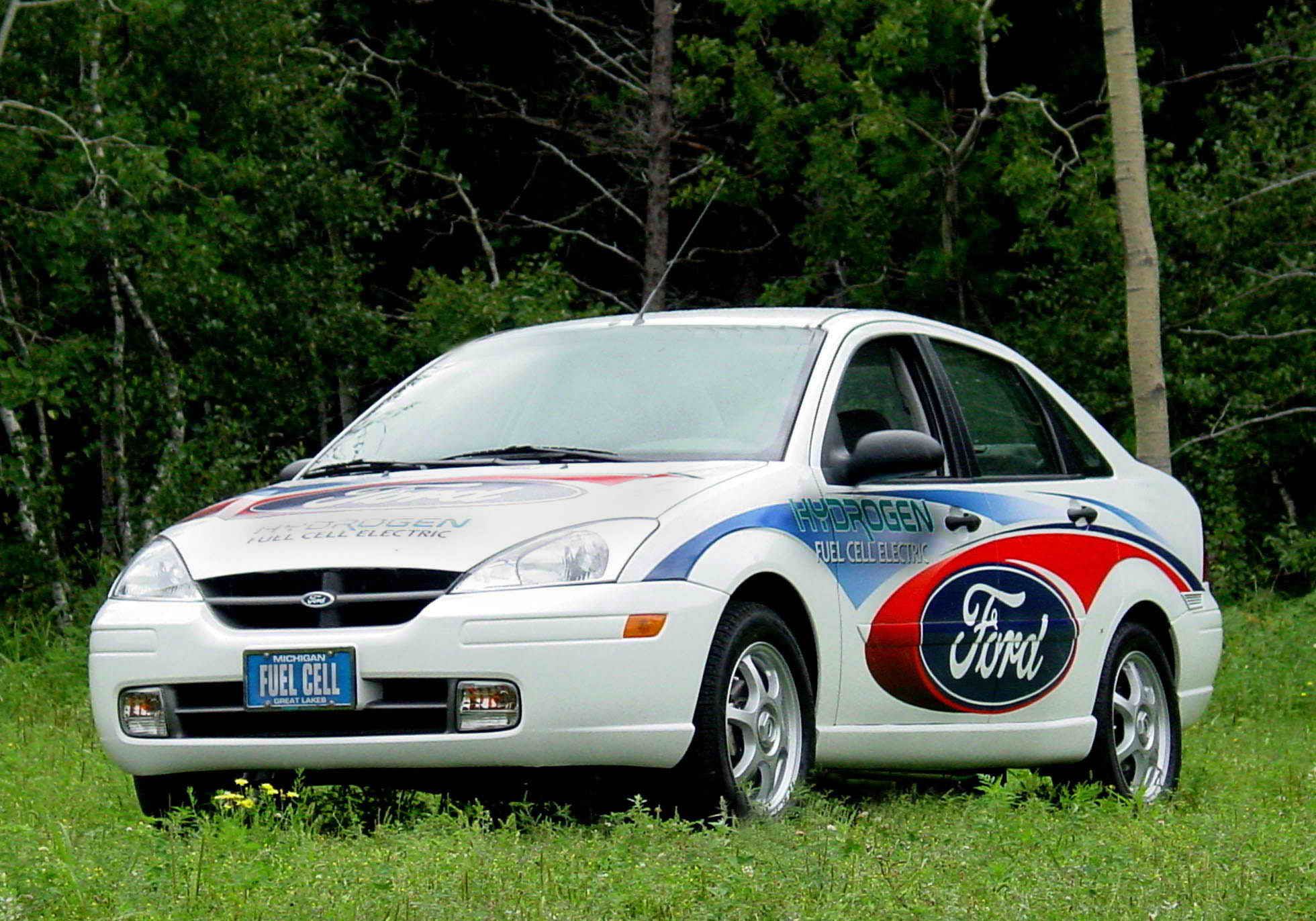 Ford showcases hydrogen Focus fuel cell vehicles in California for ...