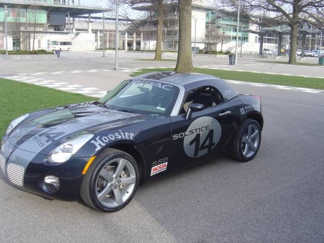 Pontiac Solstice Debuts in Road Racing