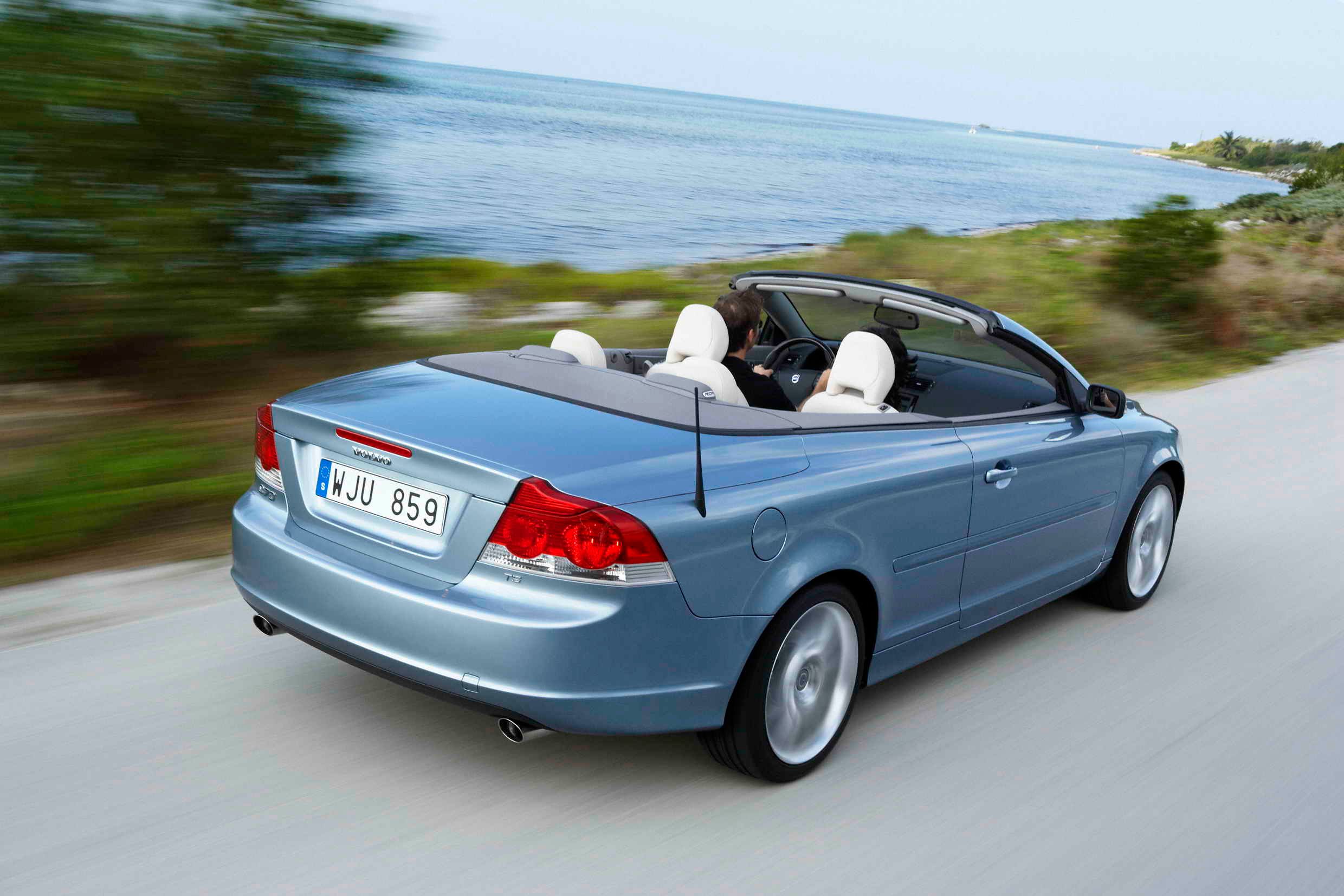 The new Volvo C70 - "Two in One": the coupe and the convertible