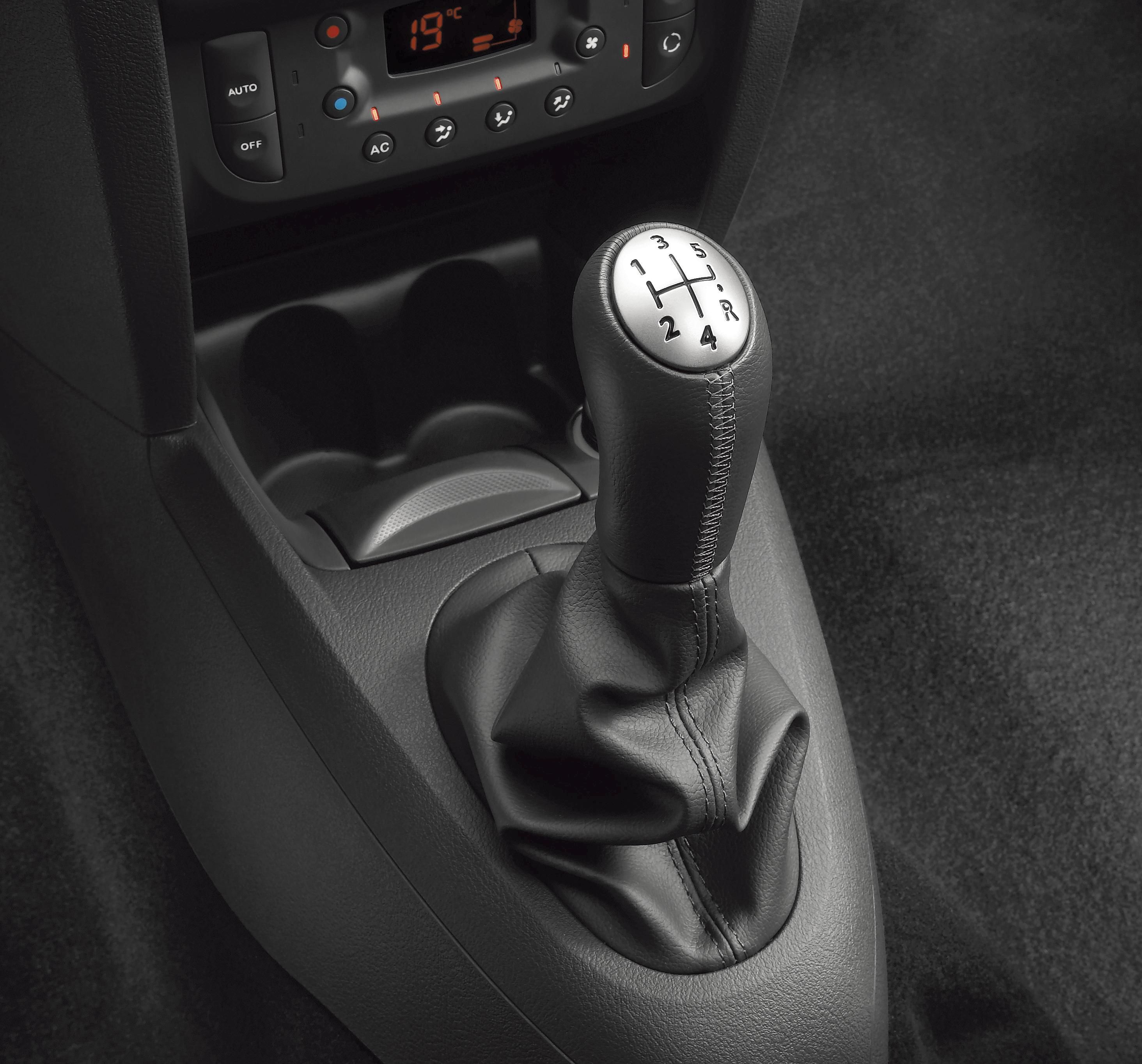 2007 Renault Clio three-box