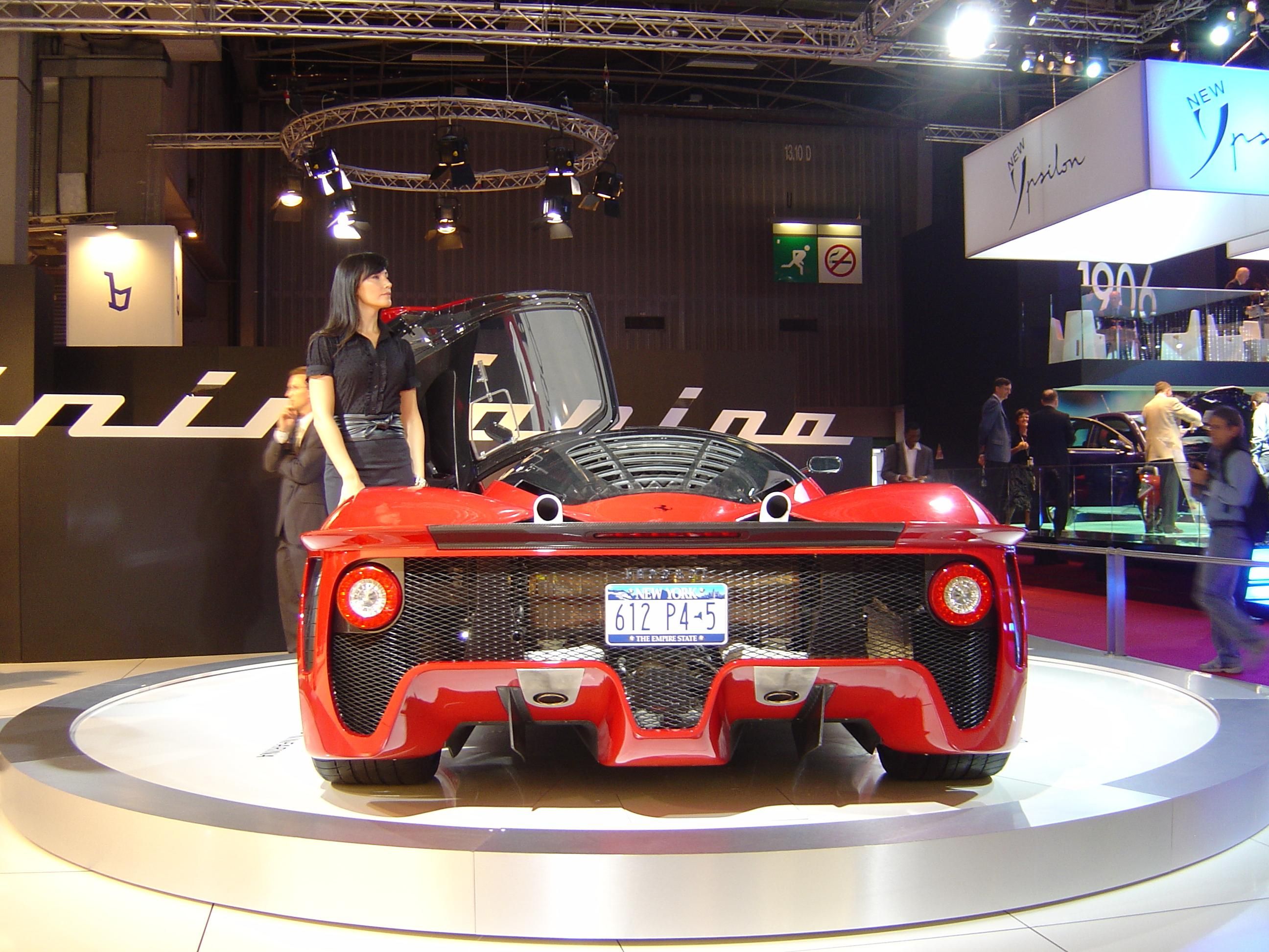 2020 De Tomaso P72 versus 2005 SCG P4/5