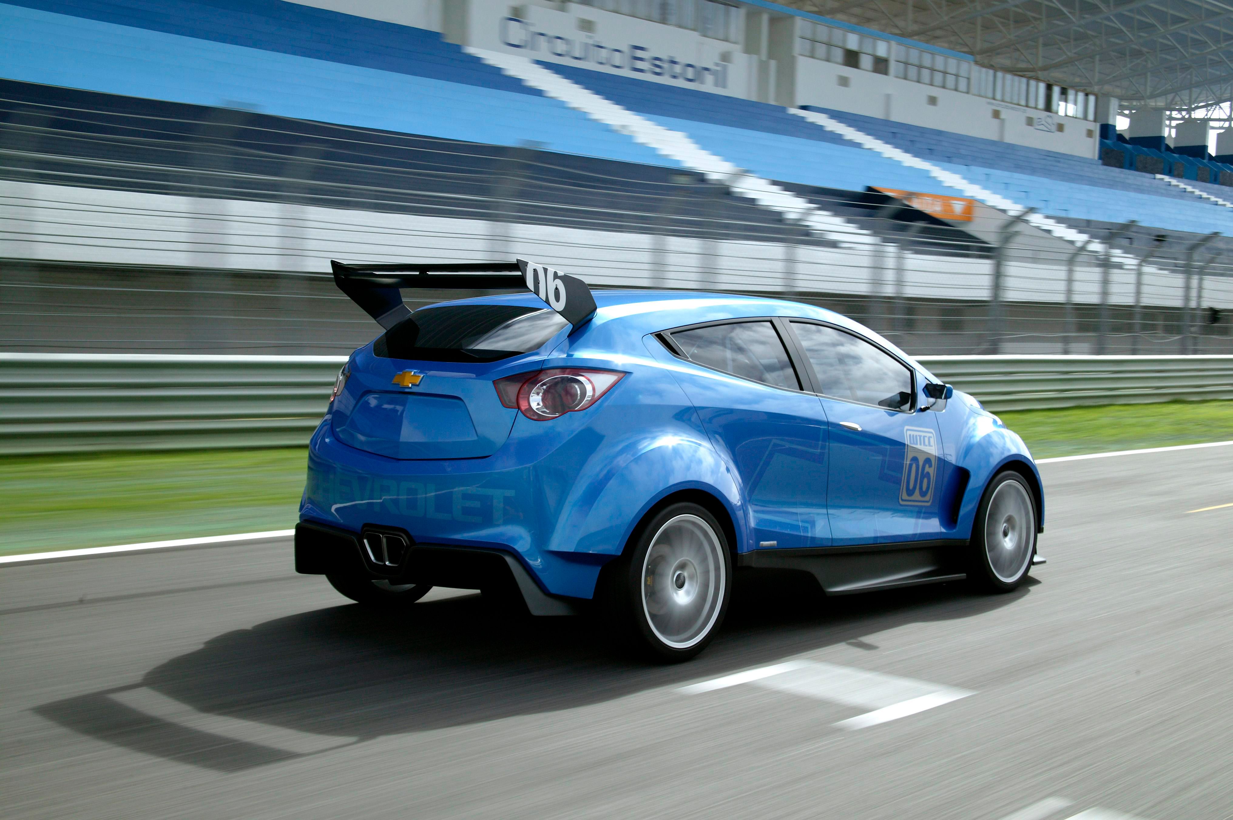 Chevrolet WTCC Ultra tested at Estoril Racetrack