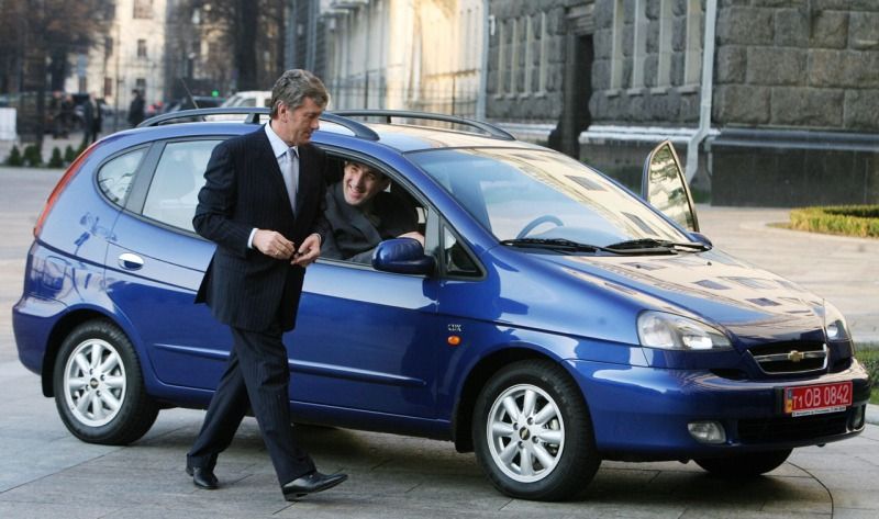 World's tallest man gets special Chevrolet