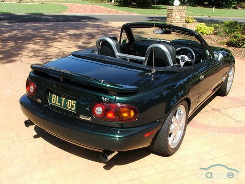 Mazda MX-5 "Bullet Roadster" lives and breathes its V8 engine