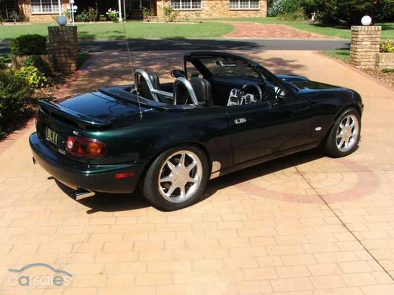 Mazda MX-5 "Bullet Roadster" lives and breathes its V8 engine