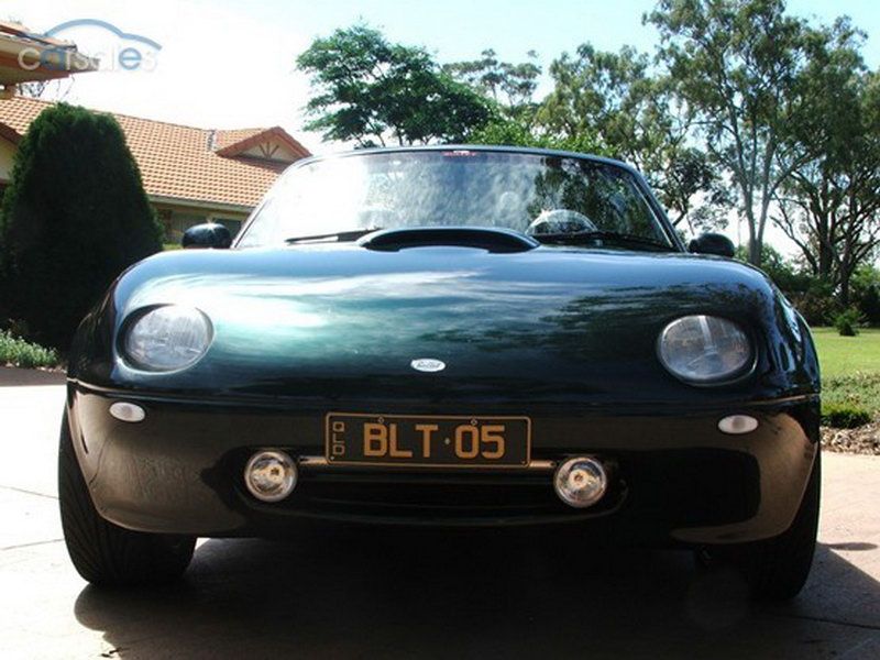 Mazda MX-5 "Bullet Roadster" lives and breathes its V8 engine