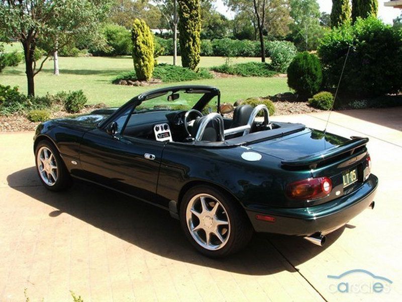 Mazda MX-5 "Bullet Roadster" lives and breathes its V8 engine