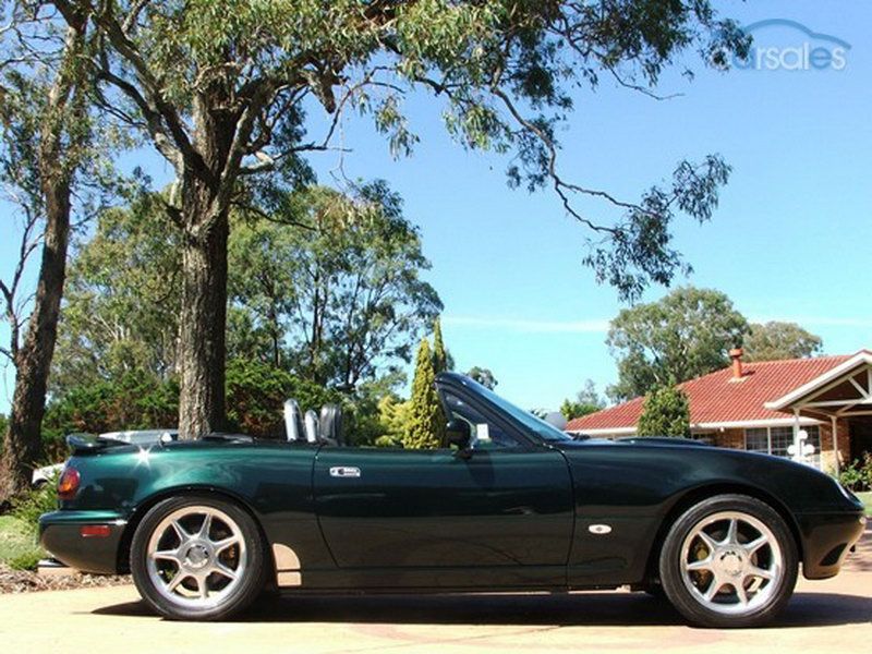 Mazda MX-5 "Bullet Roadster" lives and breathes its V8 engine