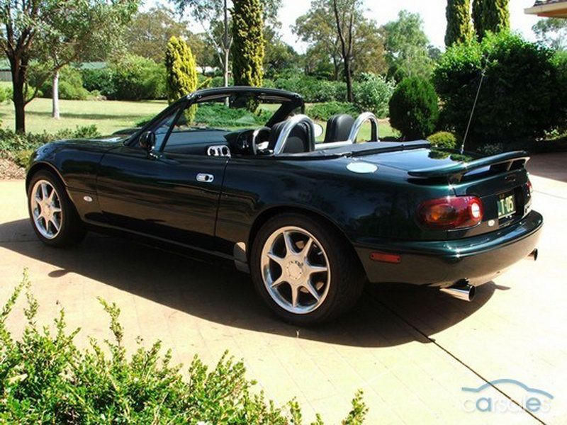 Mazda MX-5 "Bullet Roadster" lives and breathes its V8 engine