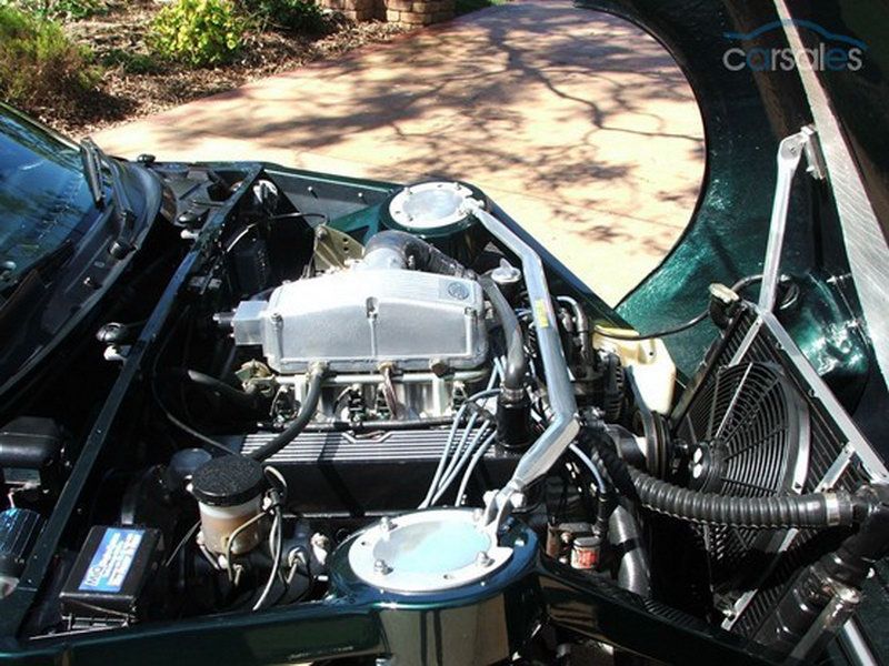 Mazda MX-5 "Bullet Roadster" lives and breathes its V8 engine