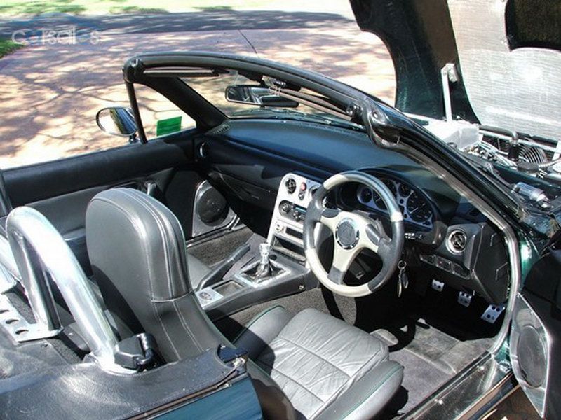 Mazda MX-5 "Bullet Roadster" lives and breathes its V8 engine