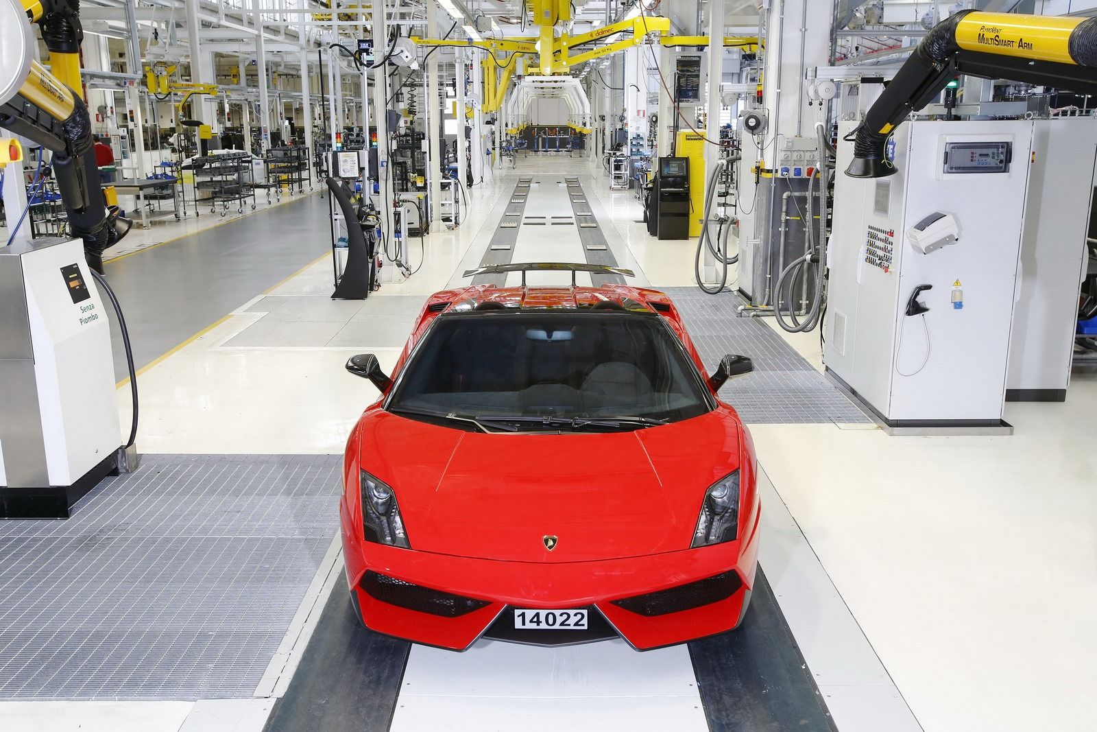 Final Lamborghini Gallardo Rolls Off the Production Line