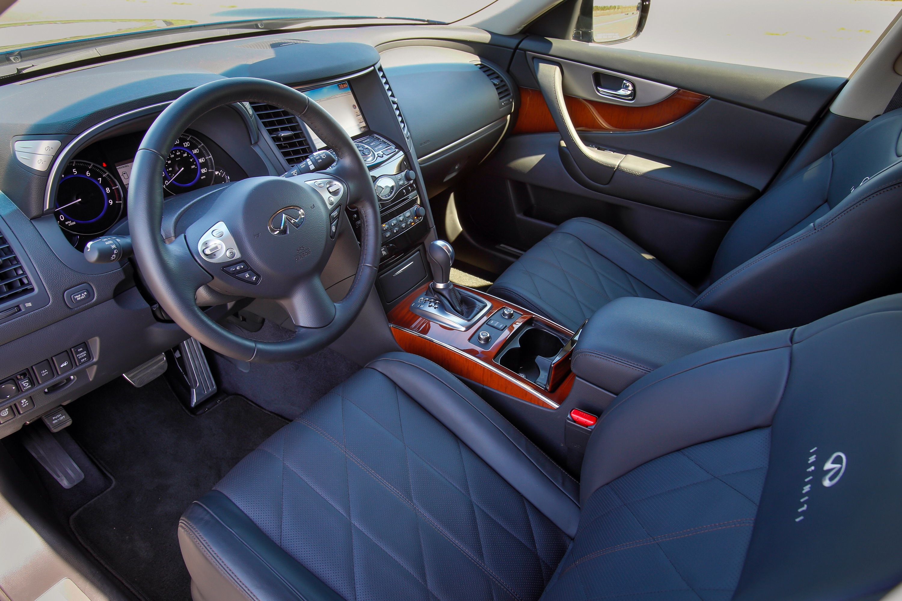 2014 - 2015 Infiniti QX70