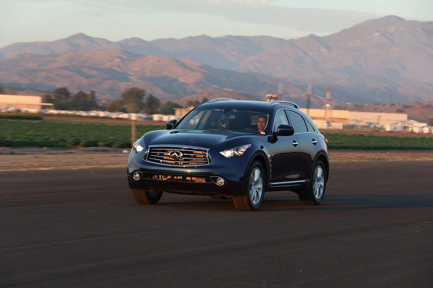 2014 - 2015 Infiniti QX70