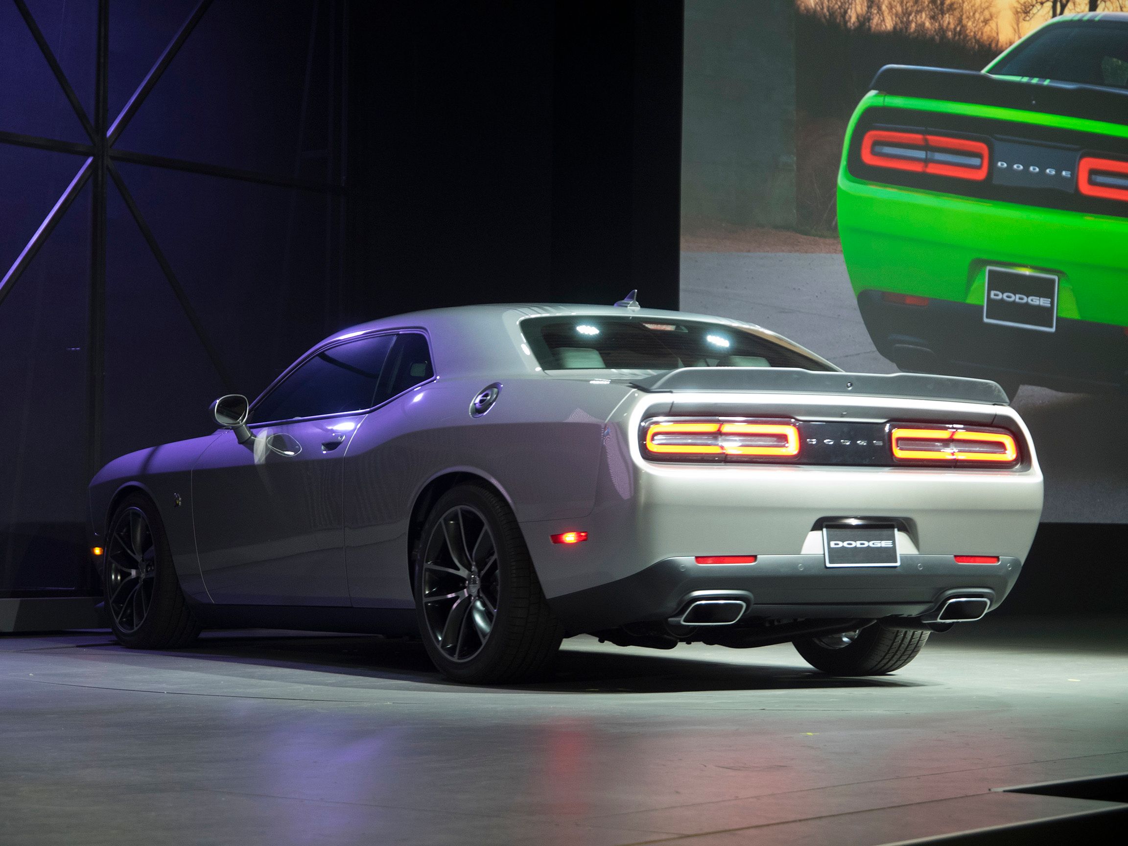 2015 Dodge Challenger 392 HEMI Scat Pack Shaker