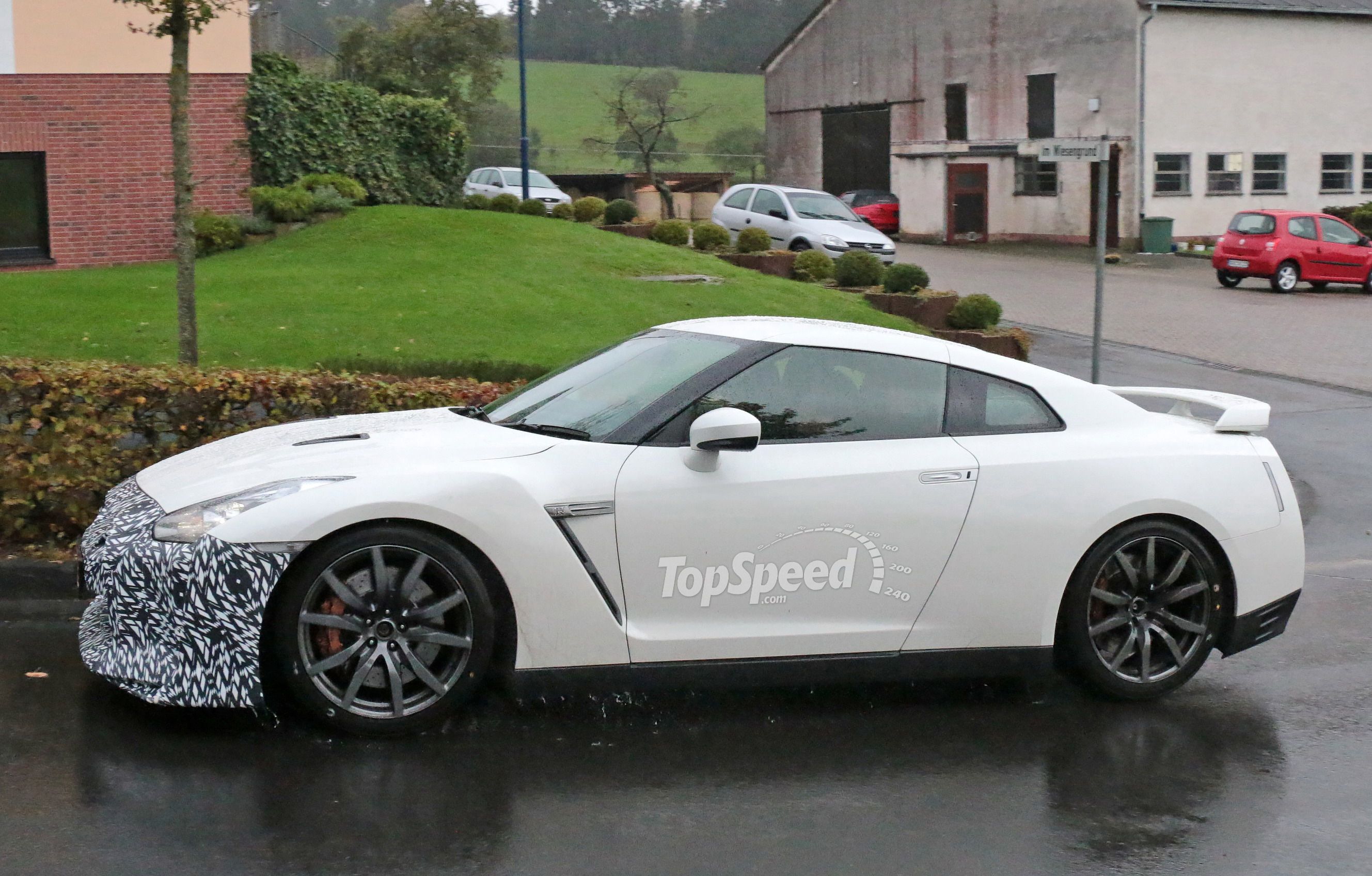 Spy Shots: 2016 Nissan GT-R Begins Testings