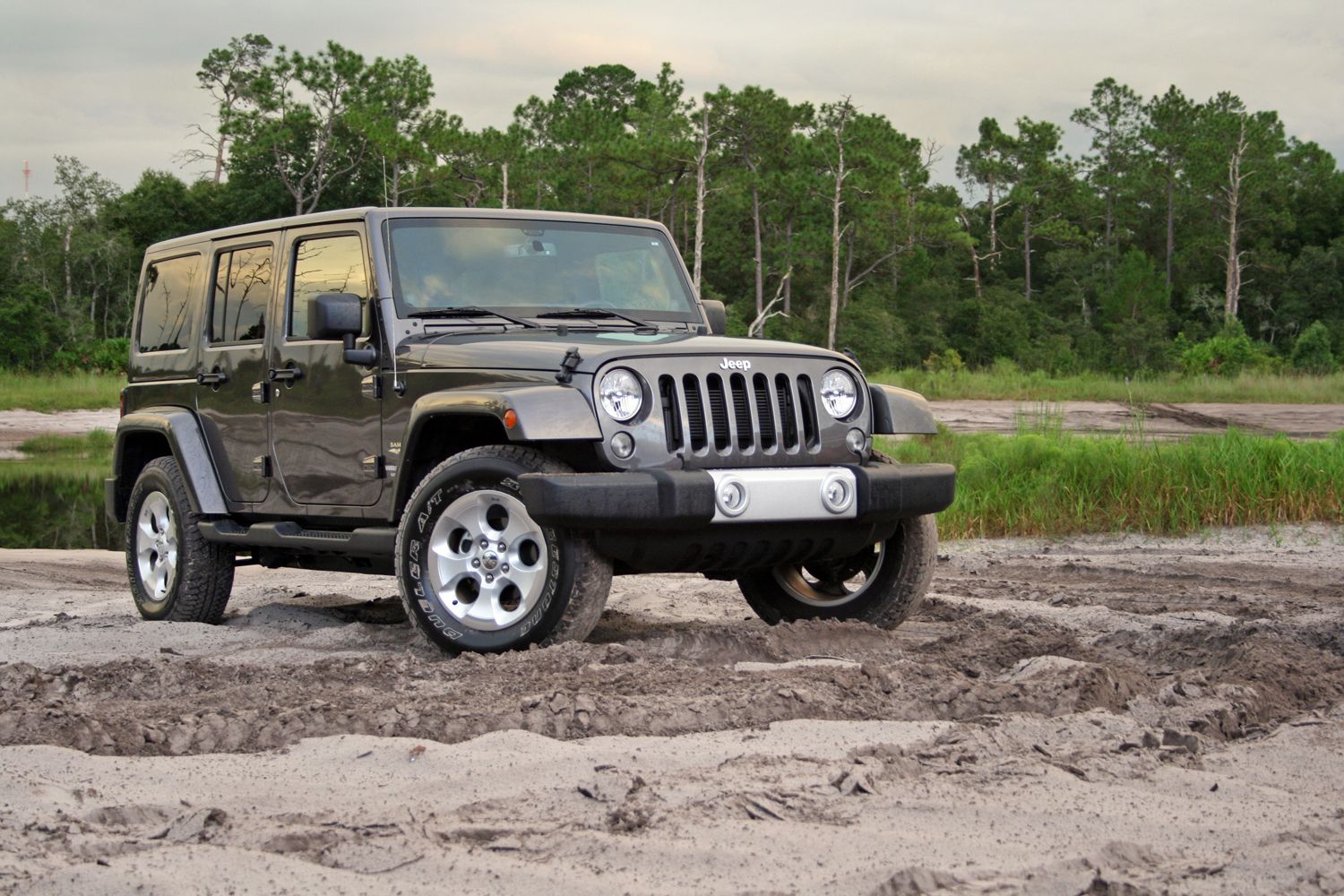 2014 Toyota 4Runner TRD Pro vs. Jeep Wrangler Unlimited