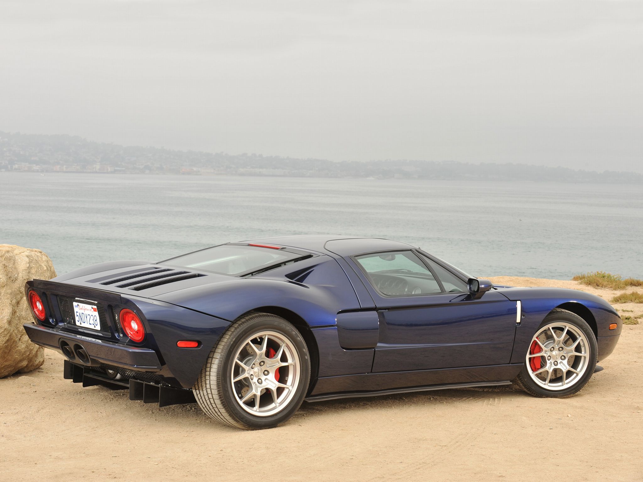 Ford GT - Performance, Price, and Photos