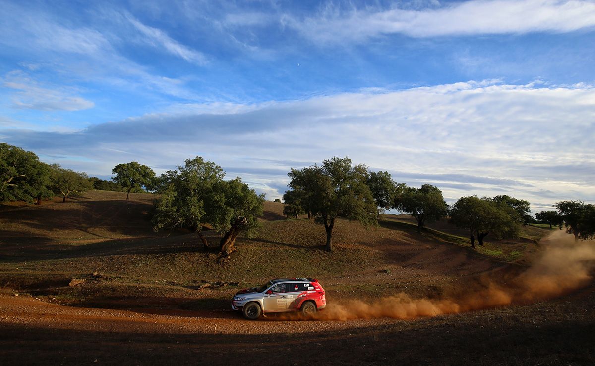 2016 Mitsubishi Outlander PHEV Baja Race Car