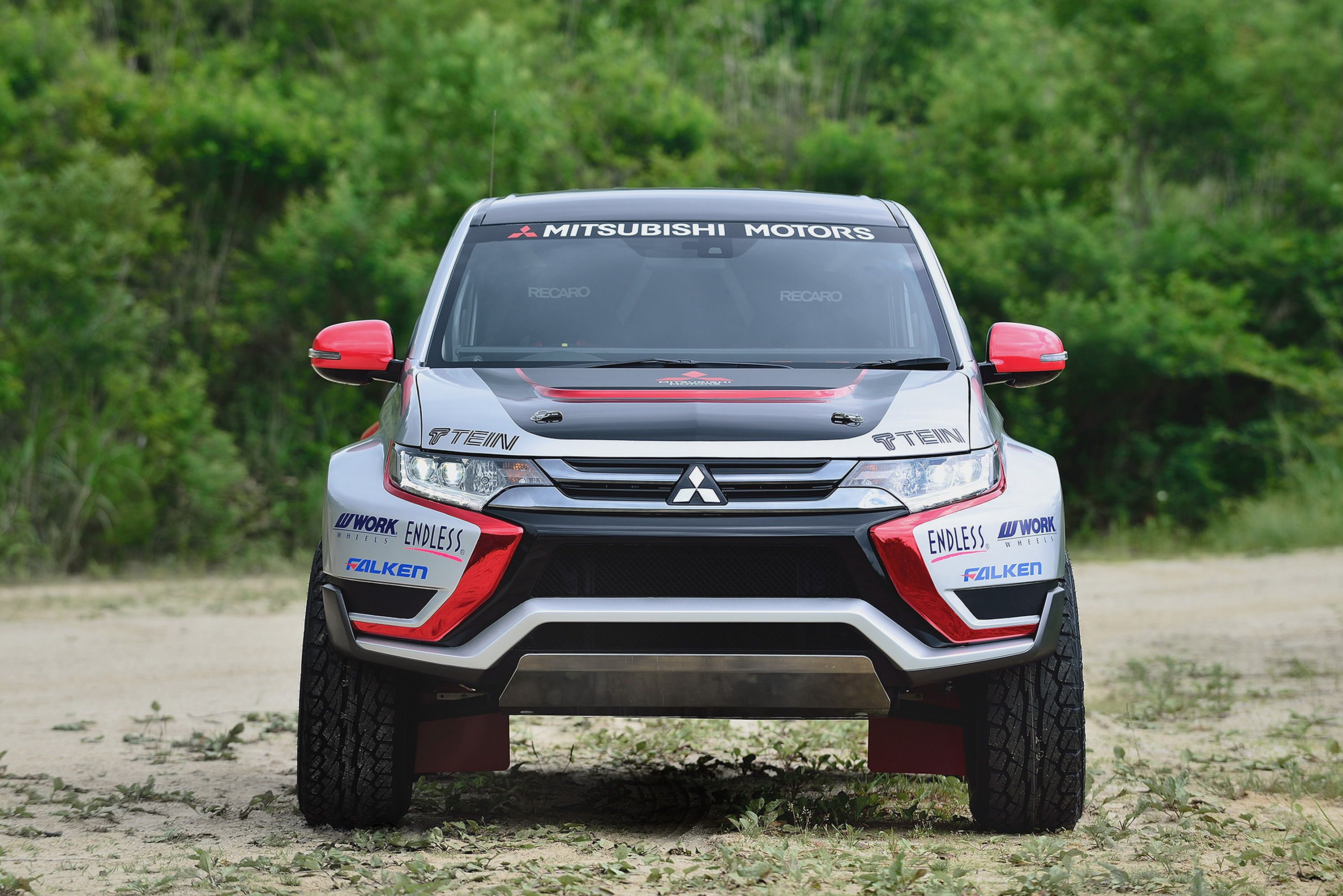 2016 Mitsubishi Outlander PHEV Baja Race Car