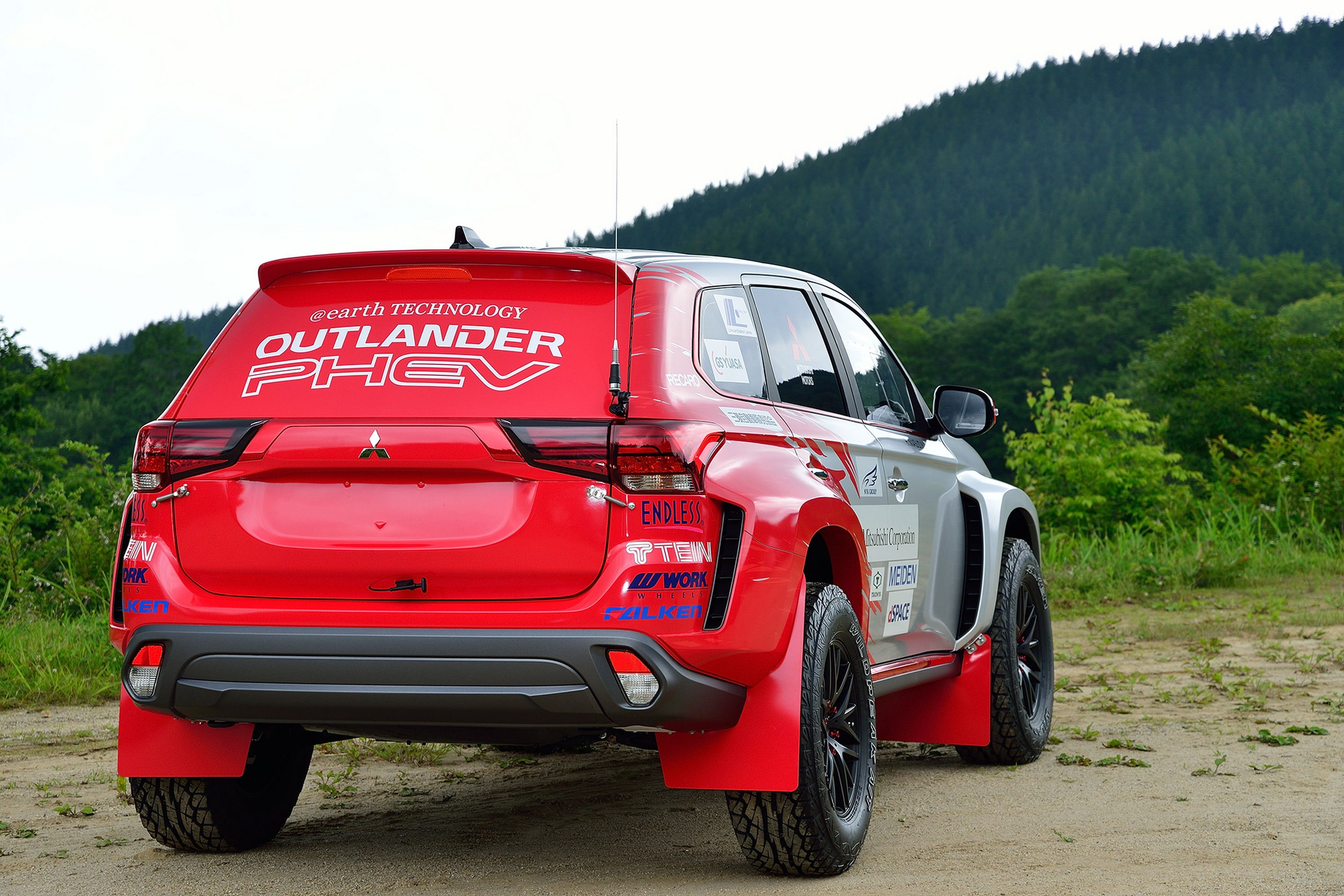 2016 Mitsubishi Outlander PHEV Baja Race Car