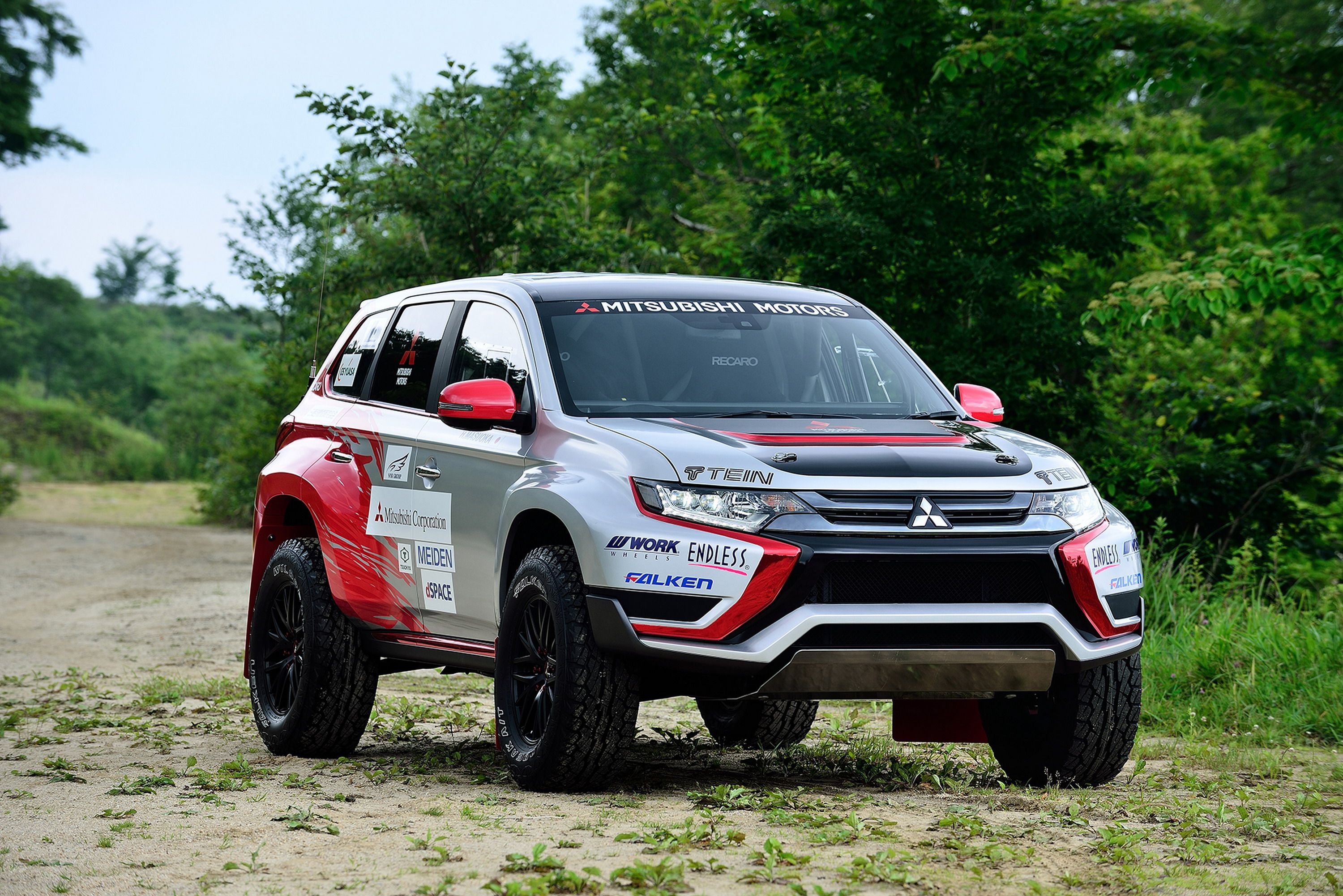 2016 Mitsubishi Outlander PHEV Baja Race Car