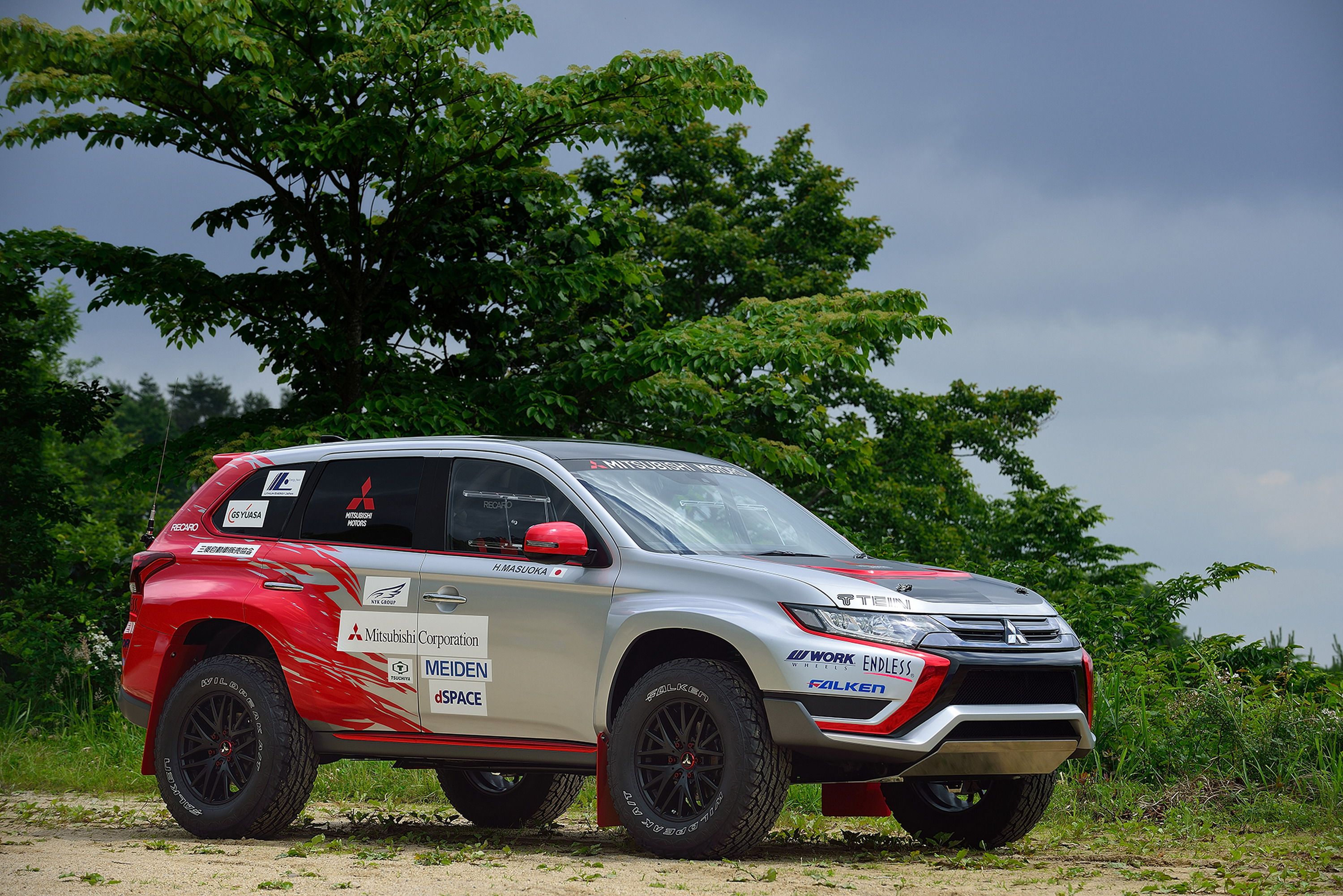 2016 Mitsubishi Outlander PHEV Baja Race Car