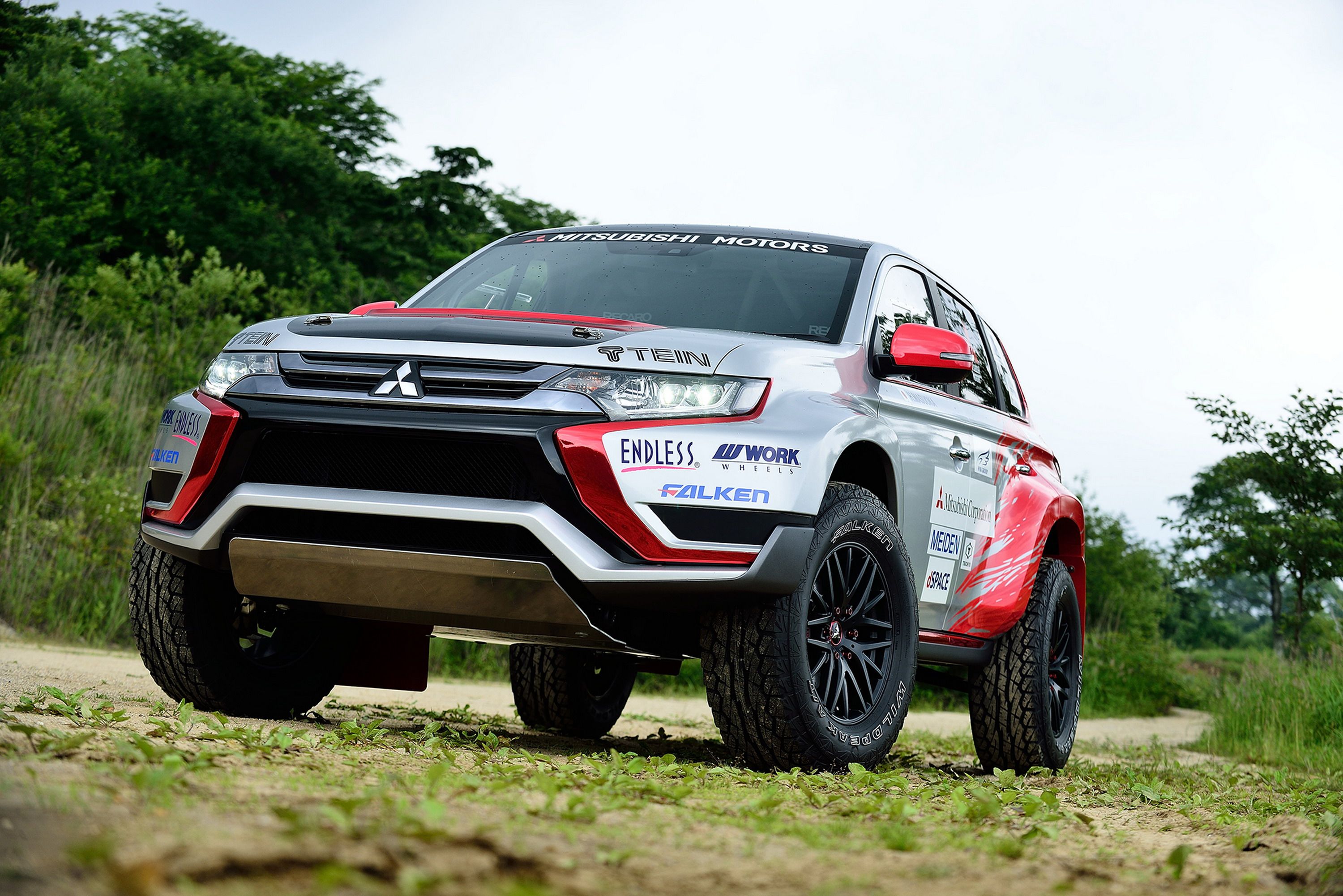 2016 Mitsubishi Outlander PHEV Baja Race Car