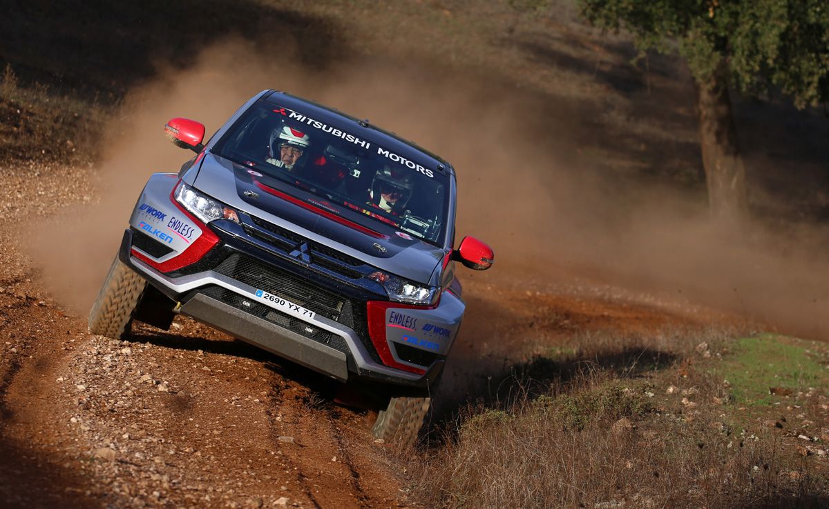 2016 Mitsubishi Outlander PHEV Baja Race Car