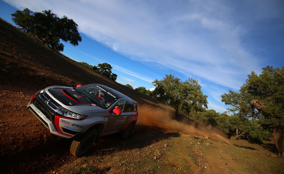 2016 Mitsubishi Outlander PHEV Baja Race Car