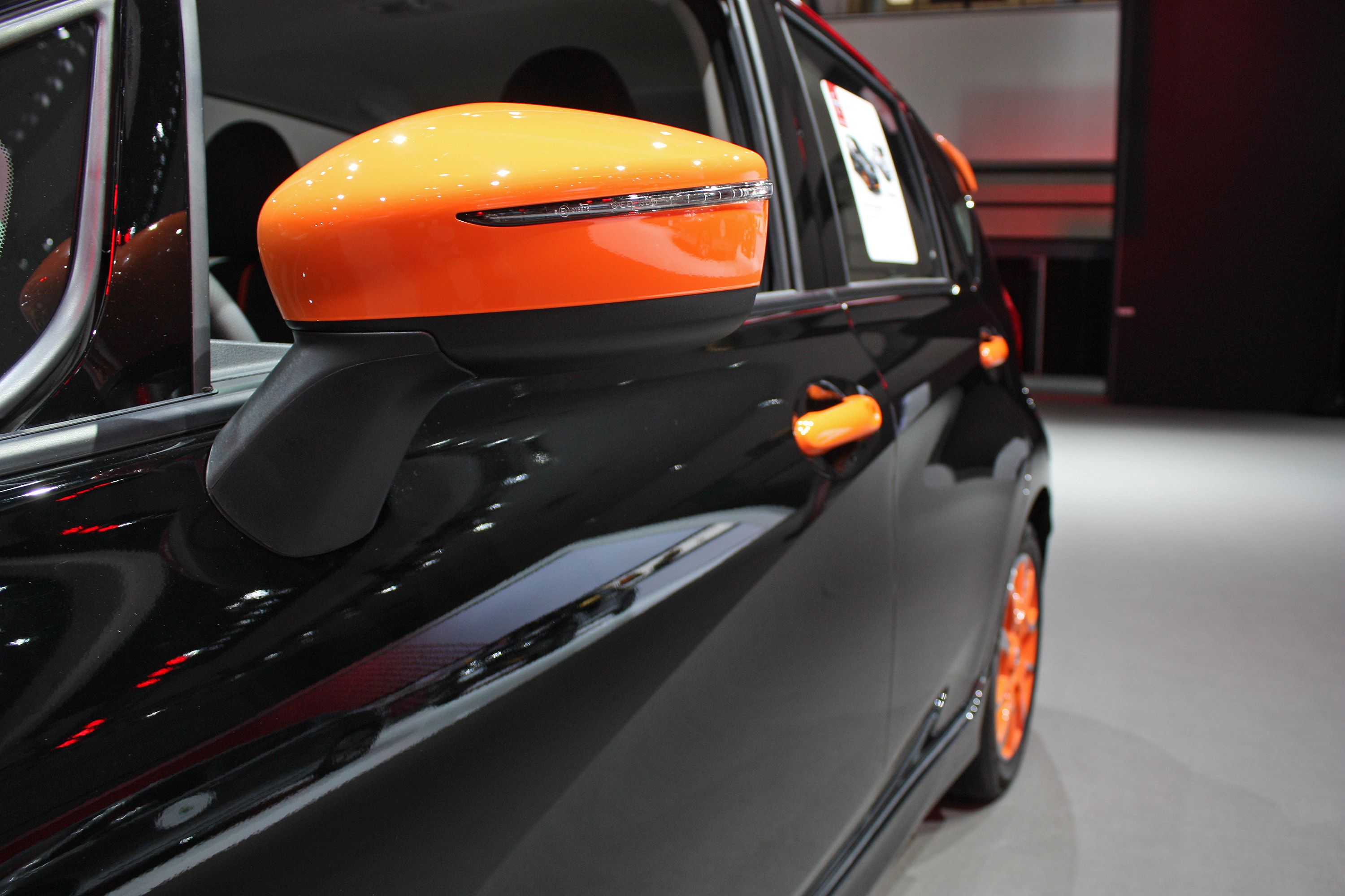 2016 Nissan Versa Note Color Studio