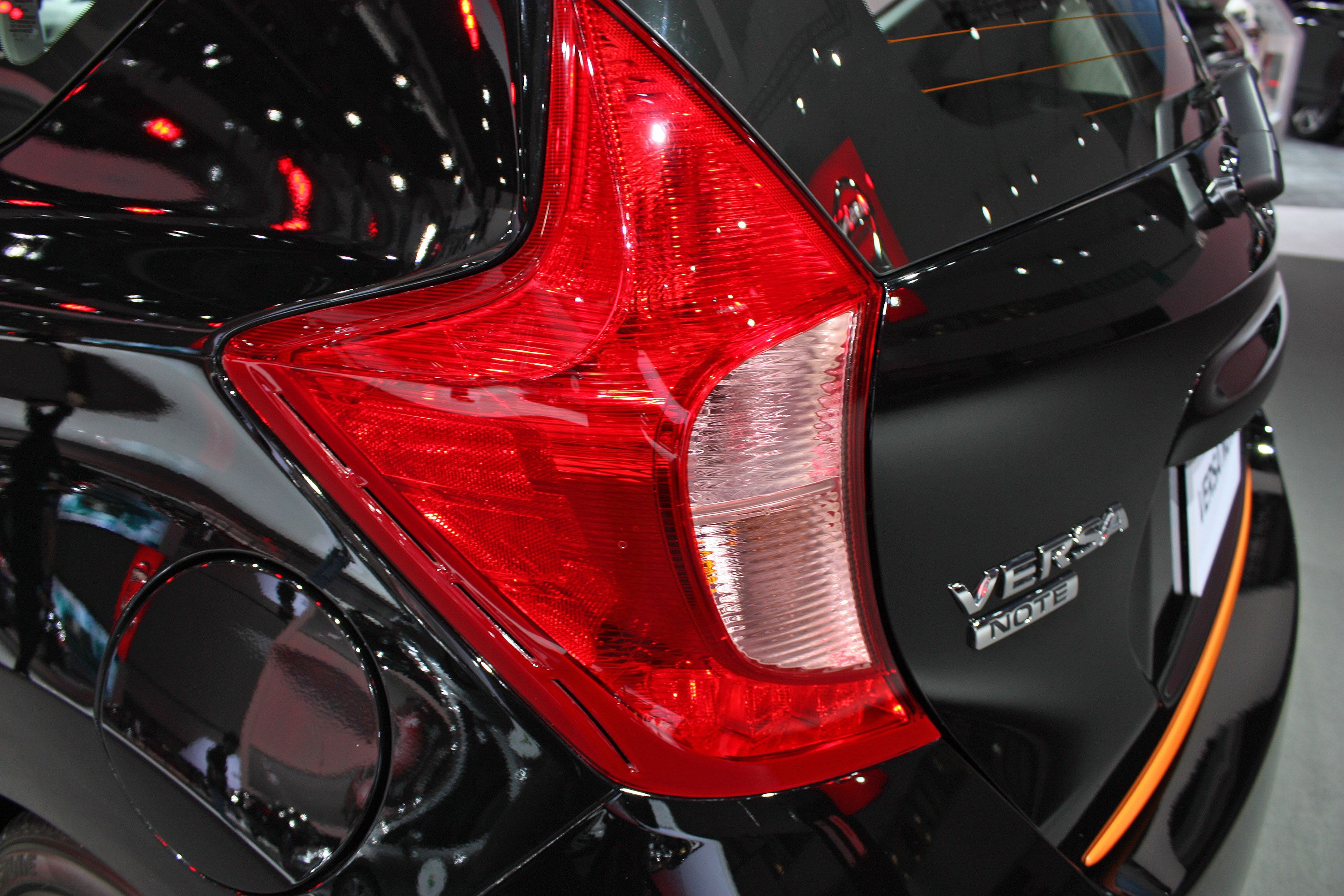 2016 Nissan Versa Note Color Studio