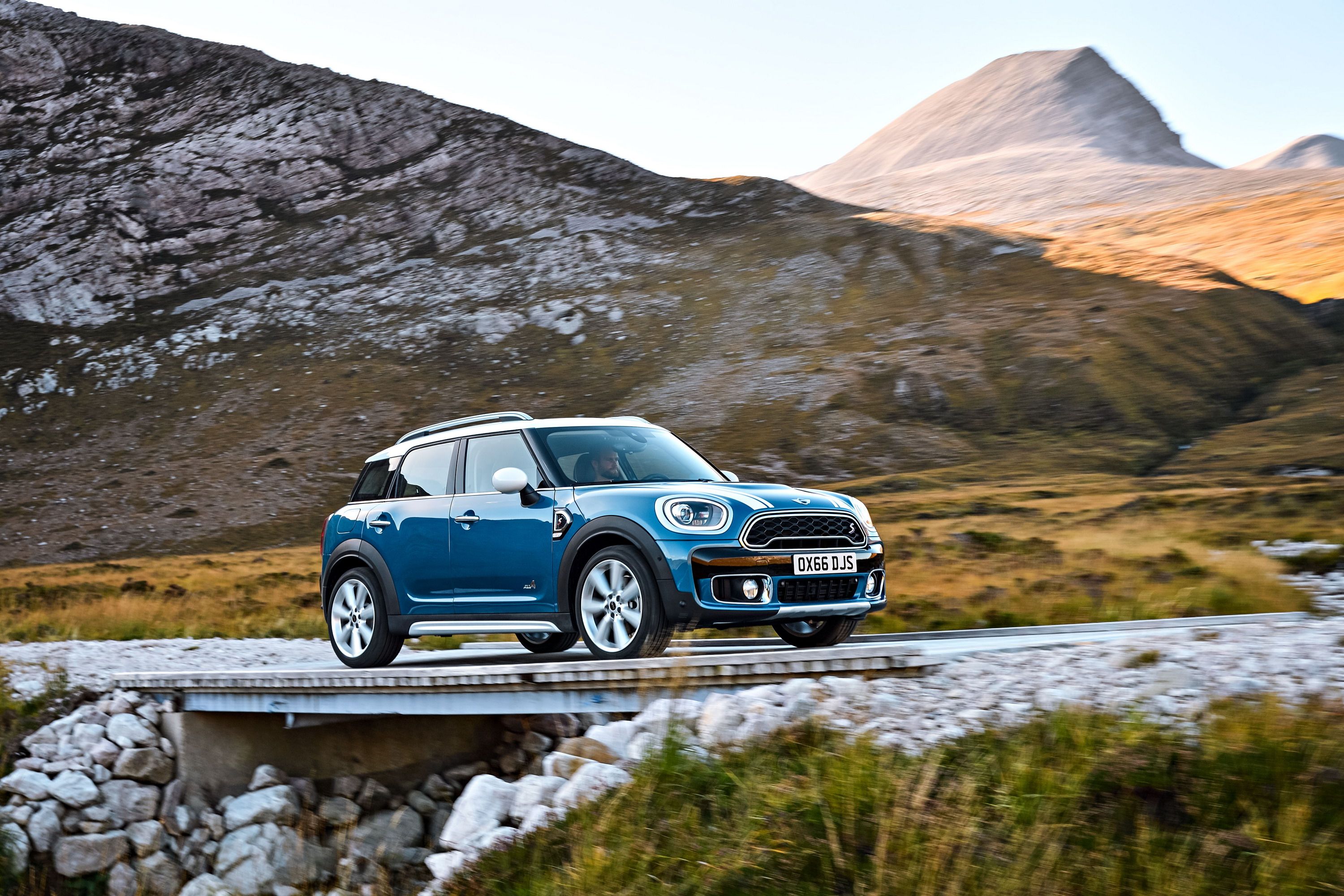 Wallpaper of the Day: 2017 Mini Countryman
